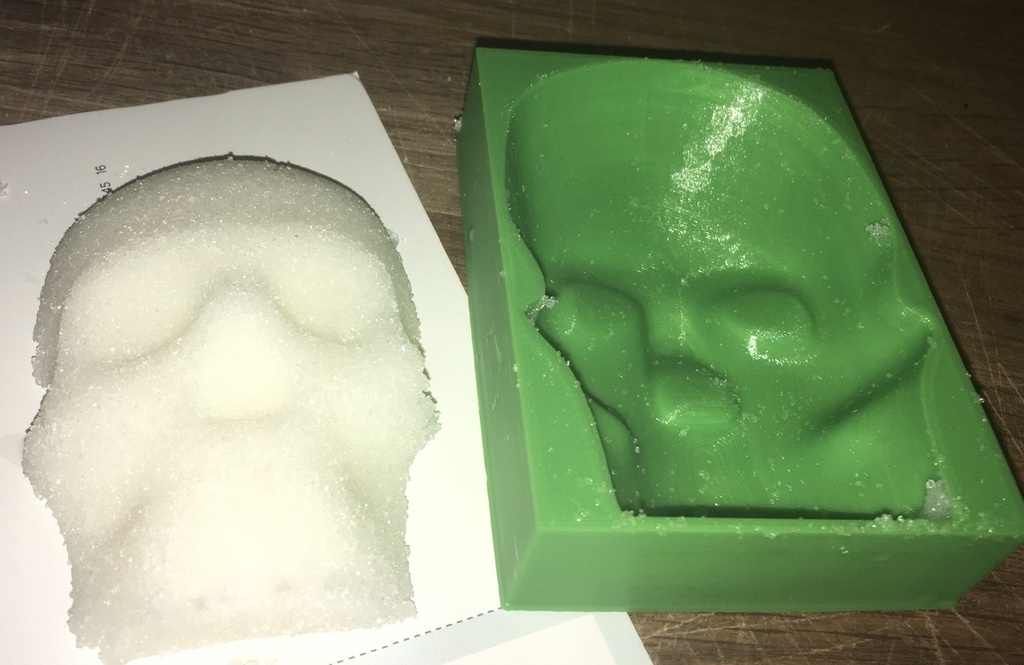 Archivo 3D gratuito Molde de media calavera de azúcar 👽 ・Objeto para ...