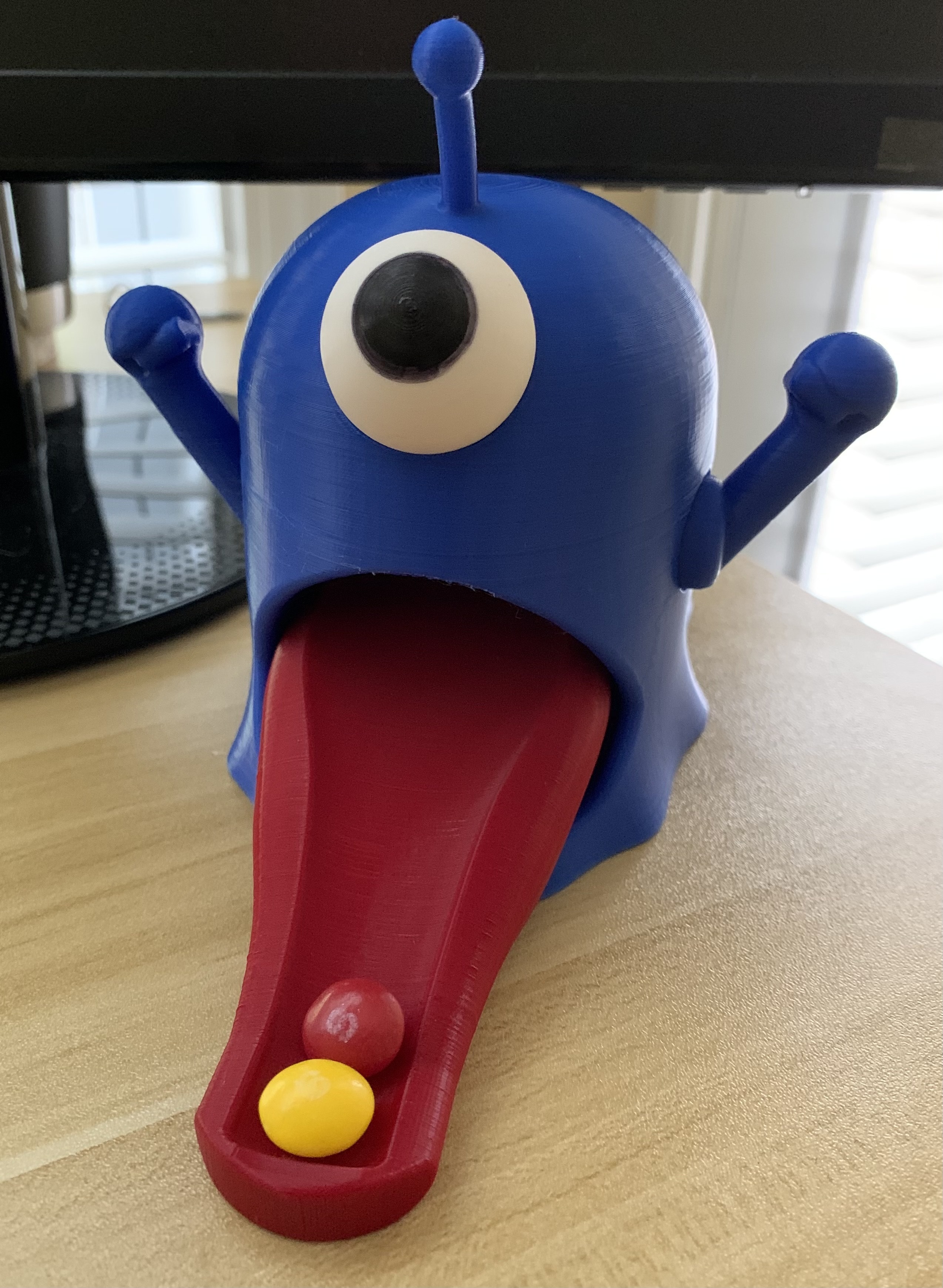 3D printable Alien Candy Dispenser • made with Ender 3 Pro・Cults