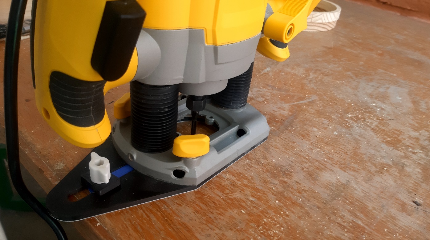 🧭 BASE COMPAS PARA SACAR CIRCULOS CON ROUTER STANLEY SRR1200-B2・Archivo ...