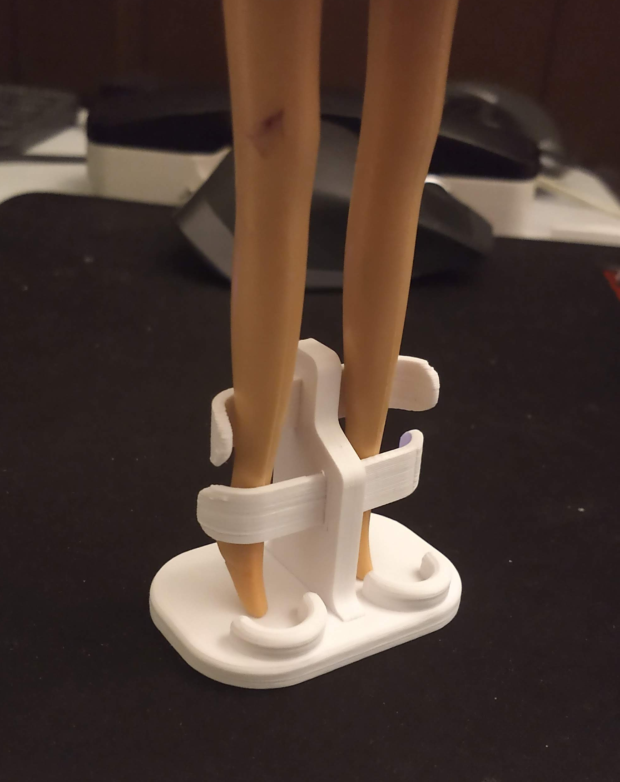 🔌 Soporte para muñecas Barbie・Archivo STL para Impresión 3D・Cults