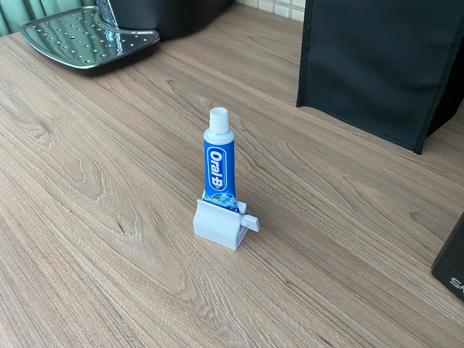 Free STL file Toothpaste Holder 🪥 ・3D printable model to download・Cults