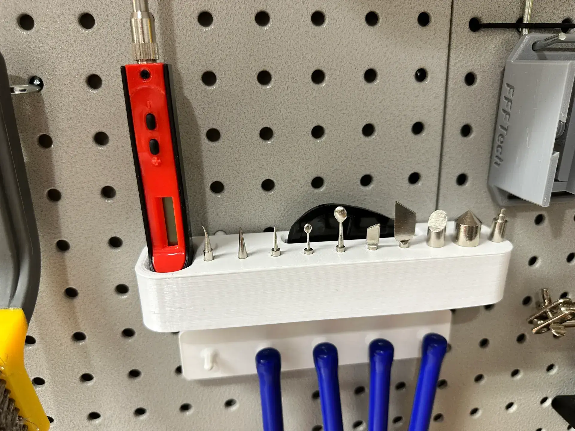 Free 3D file Modifi3d Pro Stand and Pegboard Holder 🧑‍🔧 ・3D printable design to download・Cults