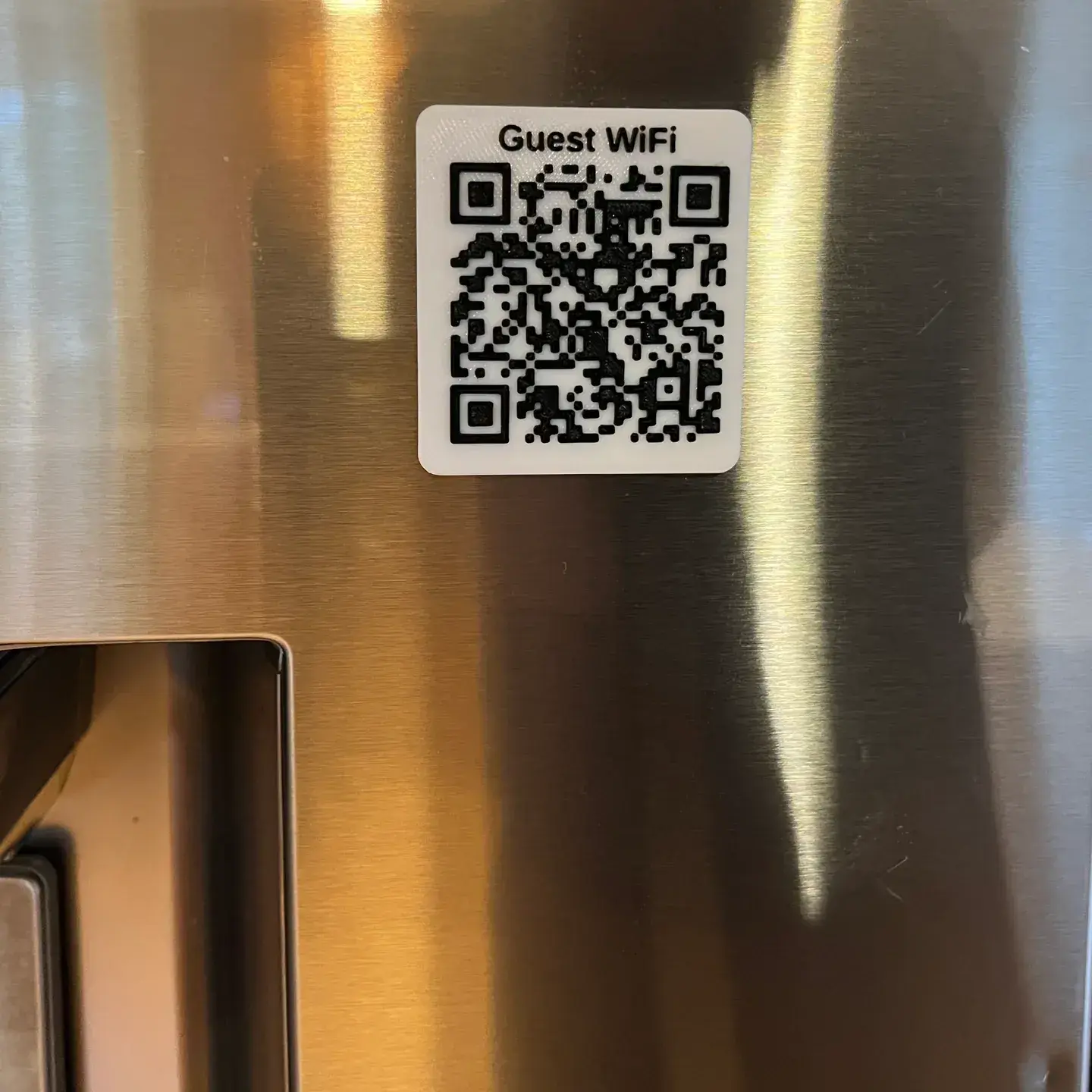 🧑‍💻 Easy and Customizable QR Code Plaques/Fridge Magnet for WiFi etc ...