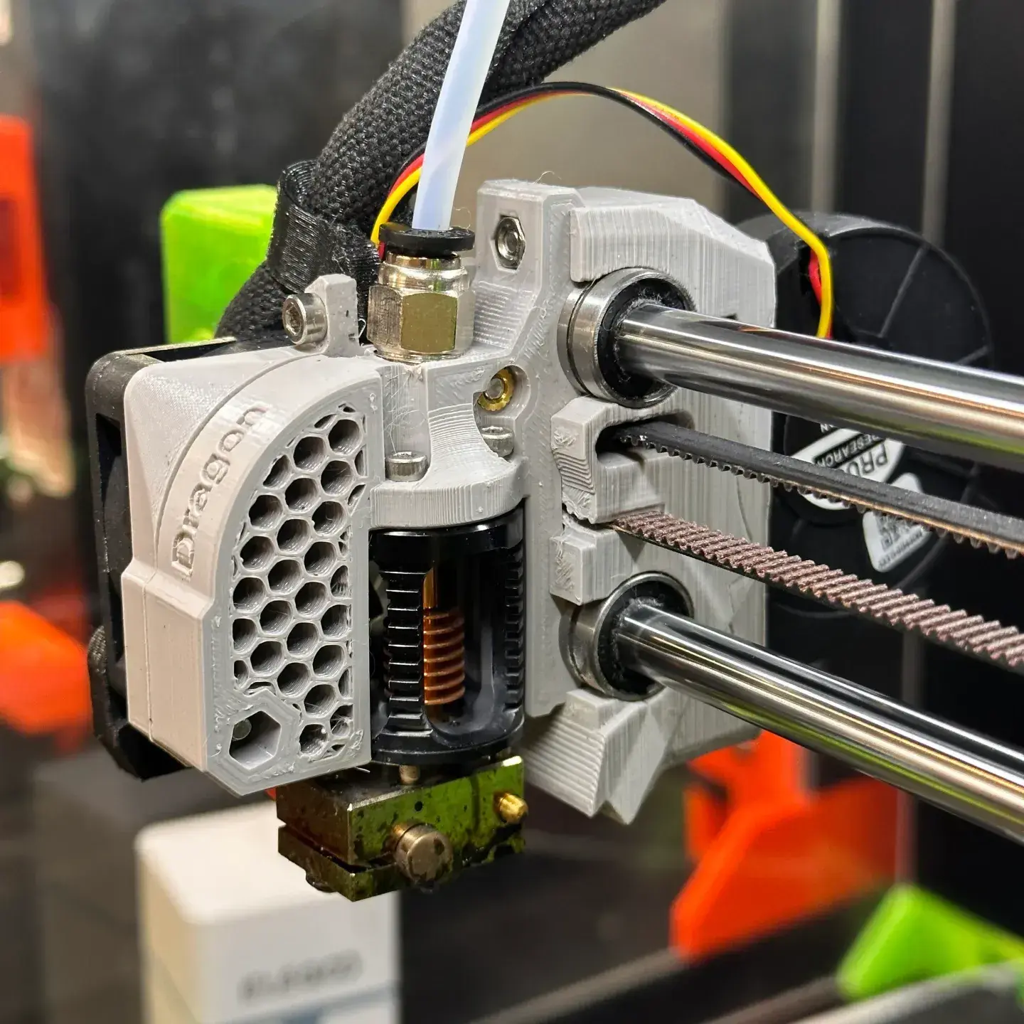 Free 3D file Prusa Mini(+) Mount for Dragon Hotend, With a PC4-M10 ...