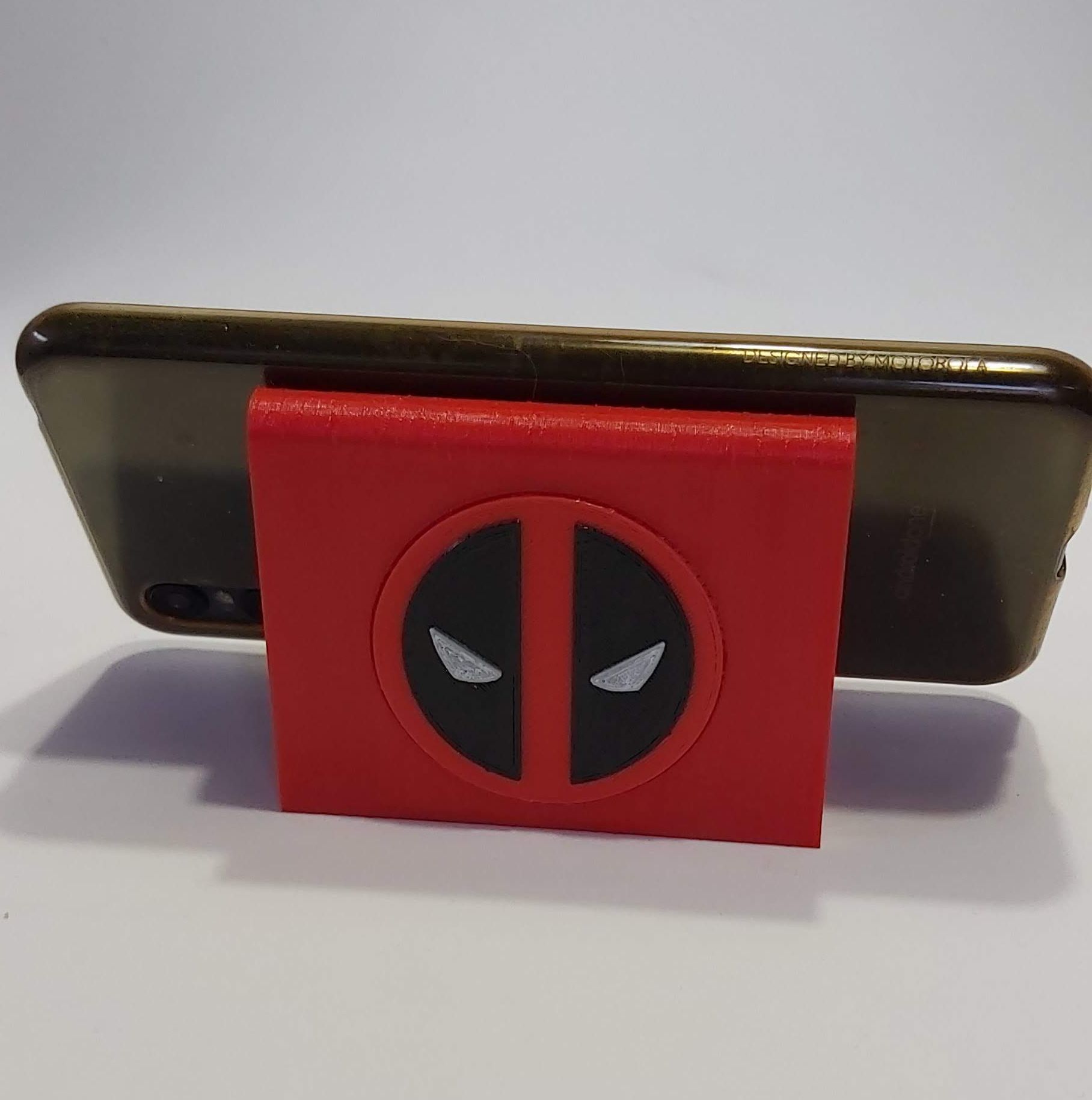 📞 Deadpool-themed cell phone or tablet holder・ STL File for ・Cults
