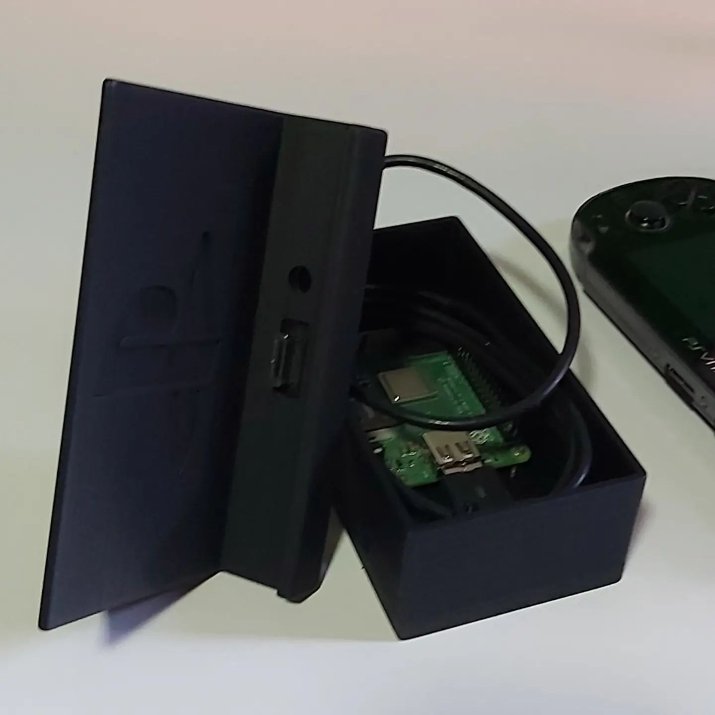 STL file Dock for Sony PSVita + Raspberry 🎮 ・Design to download and 3D ...