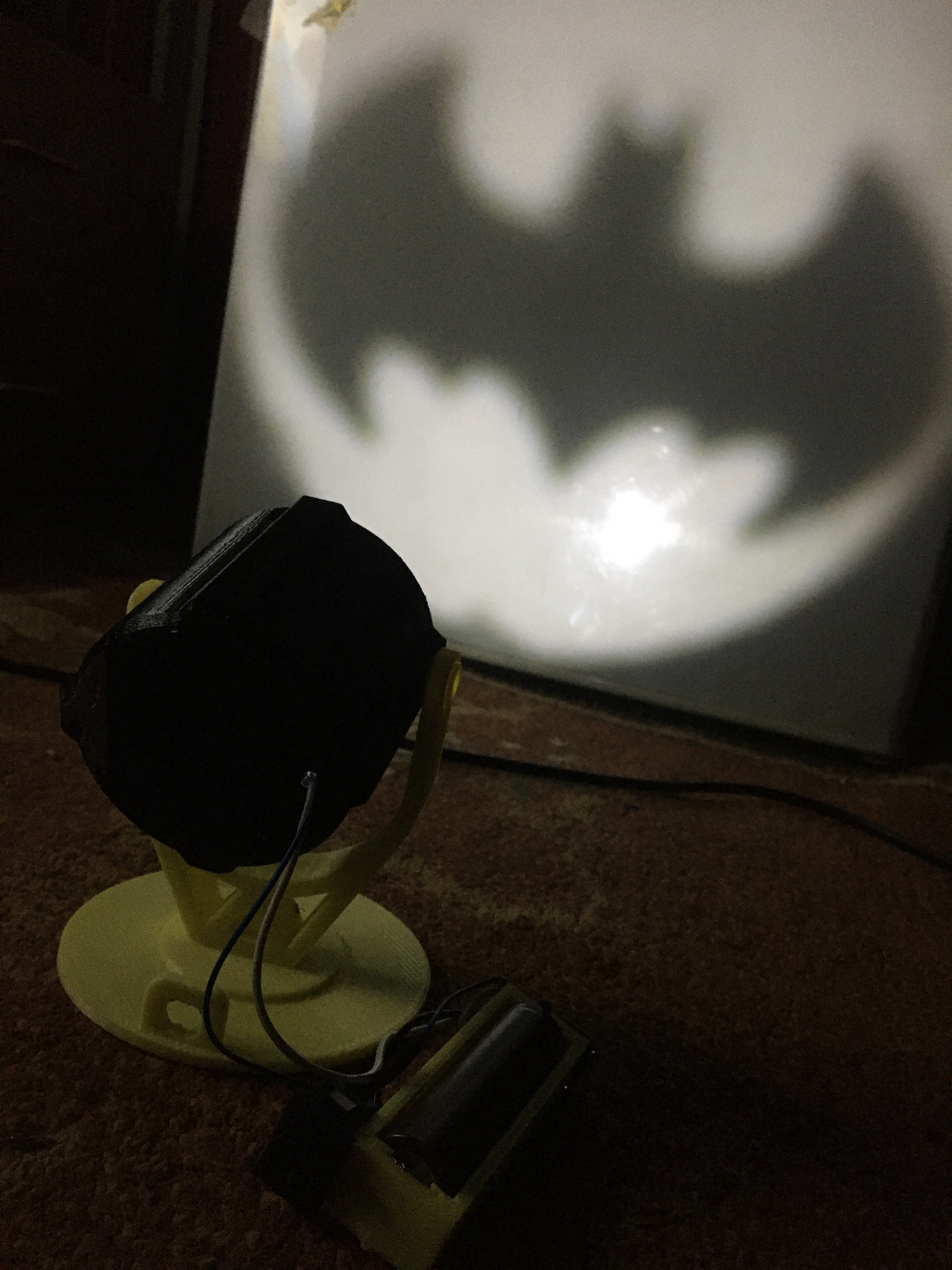 3D printable Bat-signal by LeHof・Cults