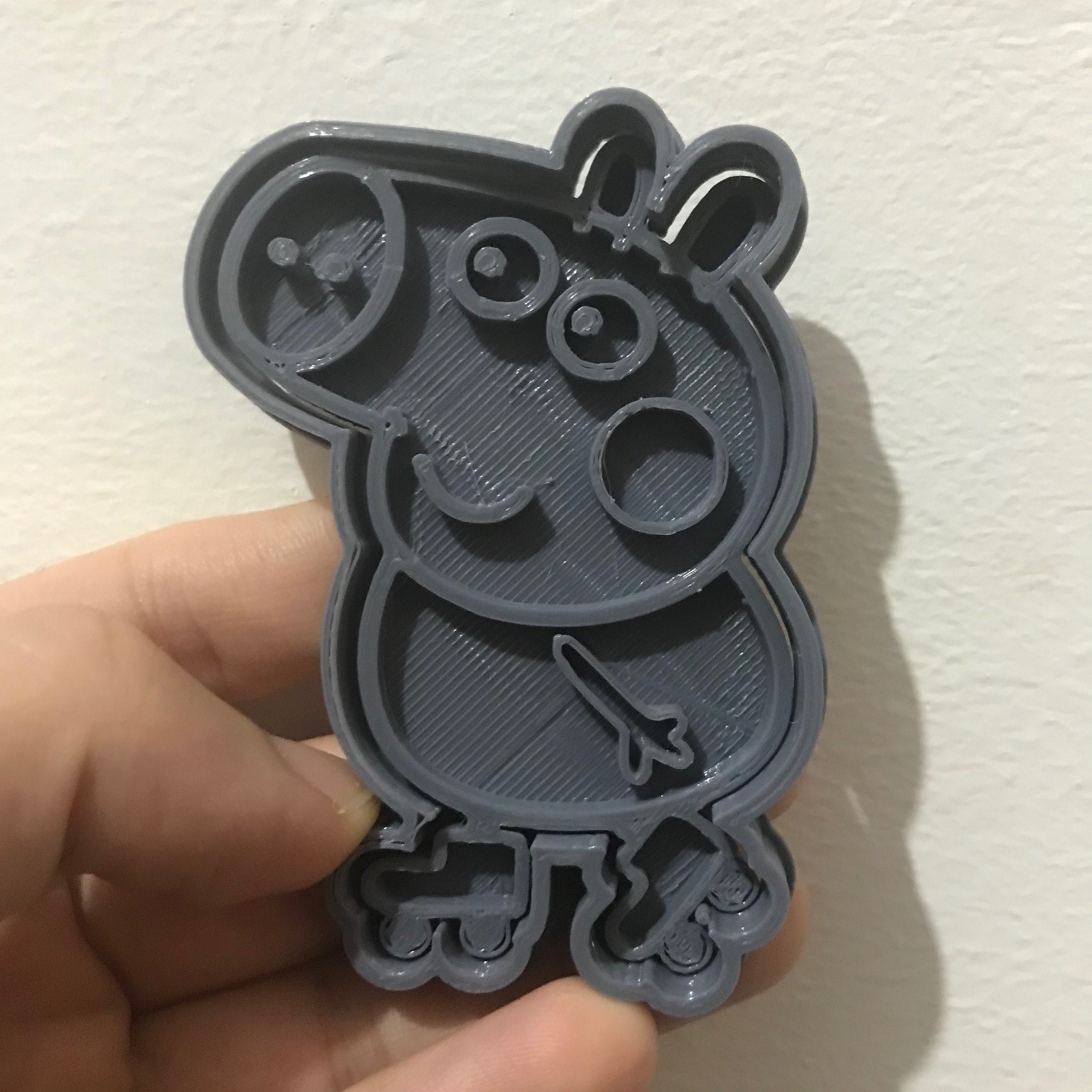 STL file George pig by Peppa pig on roller skates Cookie cutter 🐖 ・3D ...