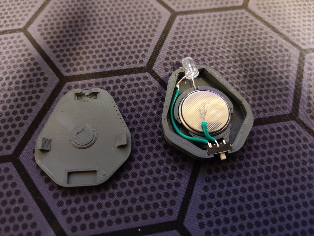 免费 3D 文件 CR2032 LED 灯 🔋 ・可下载 3D 打印模型・Cults