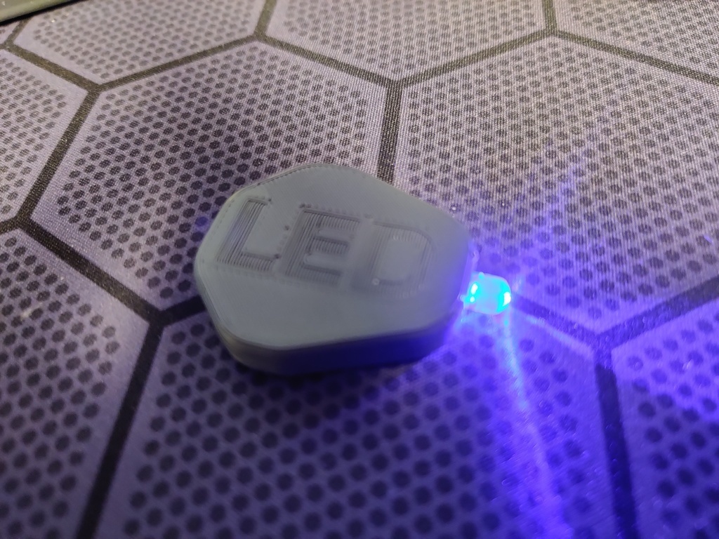 Free 3D file CR2032 LED Light 🔋 ・3D printing idea to download・Cults