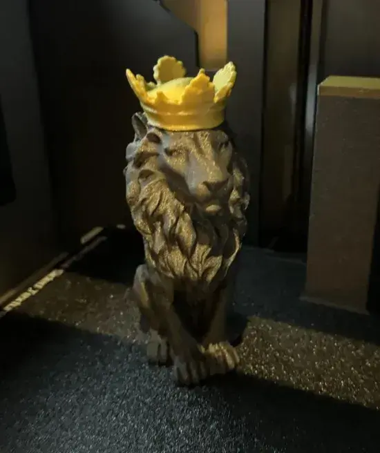 Archivo 3D gratuito Estatuilla de león con corona 🐱 ・Objeto para ...