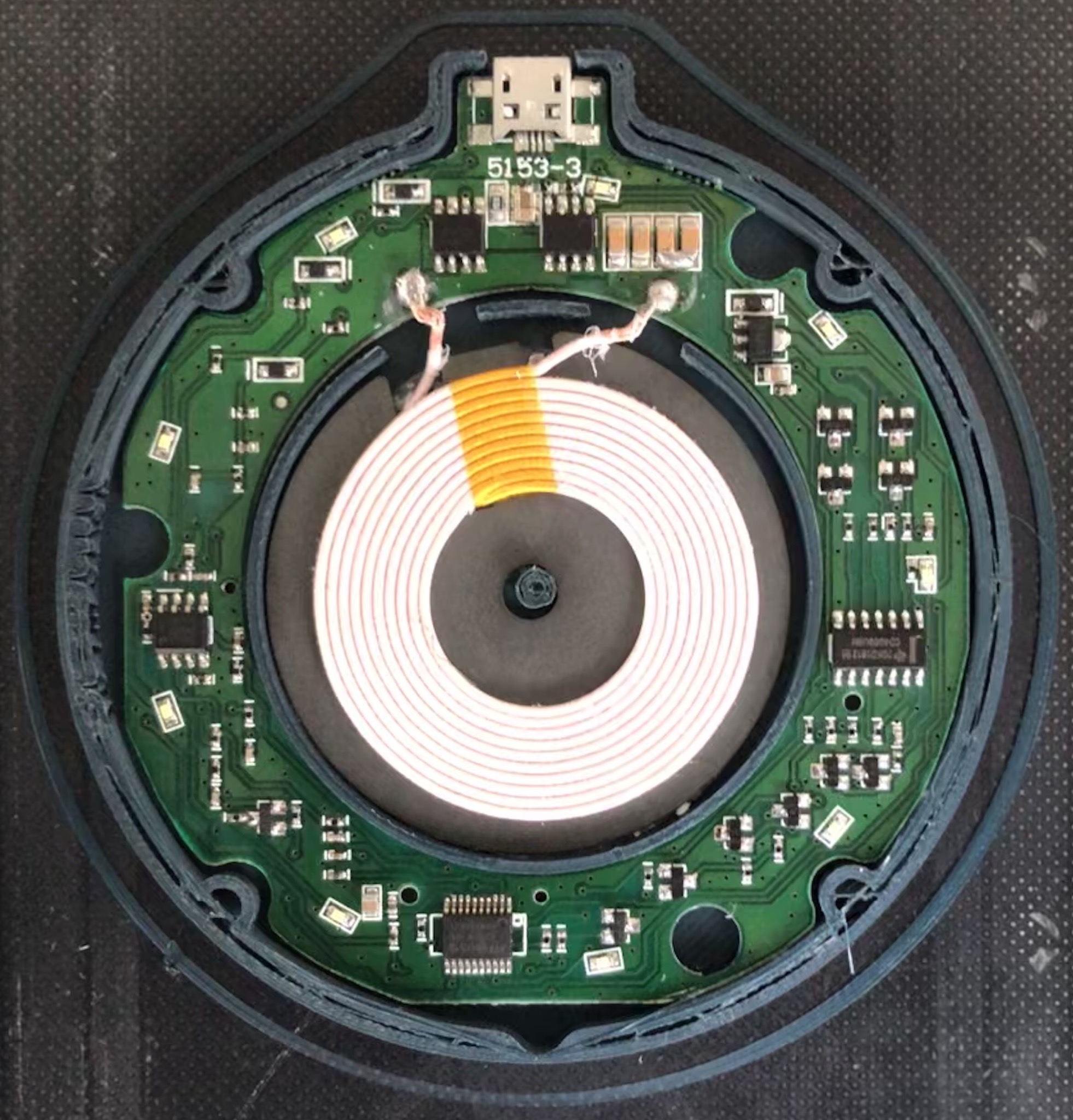 STL file QI WIRELESS CHARGER "style 5" 📞 ・Template to download and 3D ...