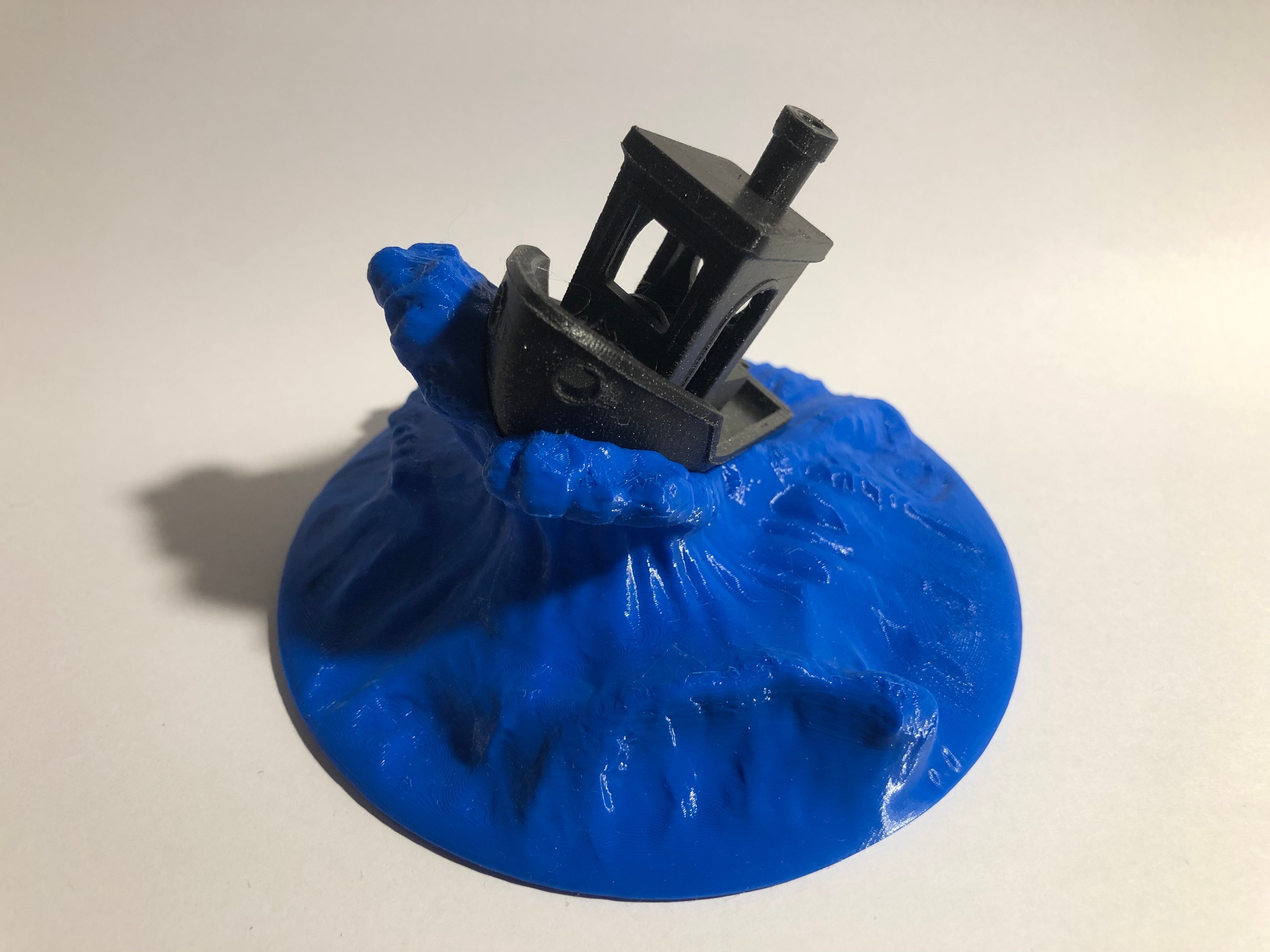 3D printing Benchy at Sea | Wave Display・Cults
