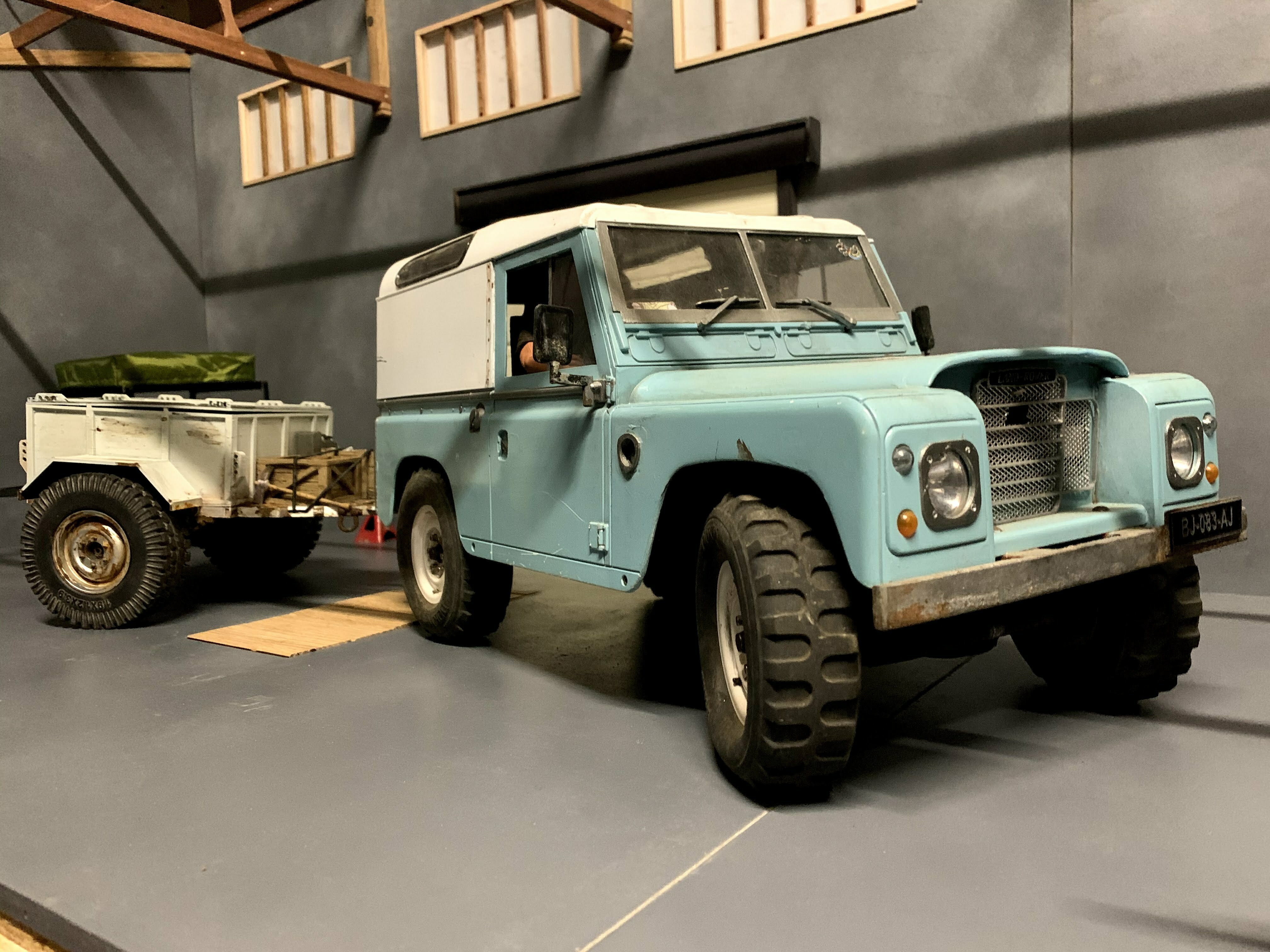 STL file RC 1/10 SCALE land rover kit Serie 3 Grille++ /calender++ 🚐 ...