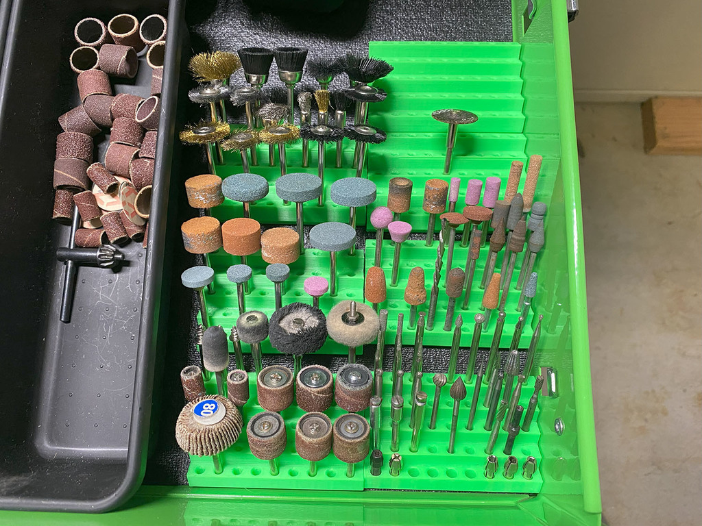 📦 Dremel Bit Organizer 1/8 Shank - Angled・Free 3D File for ・Cults