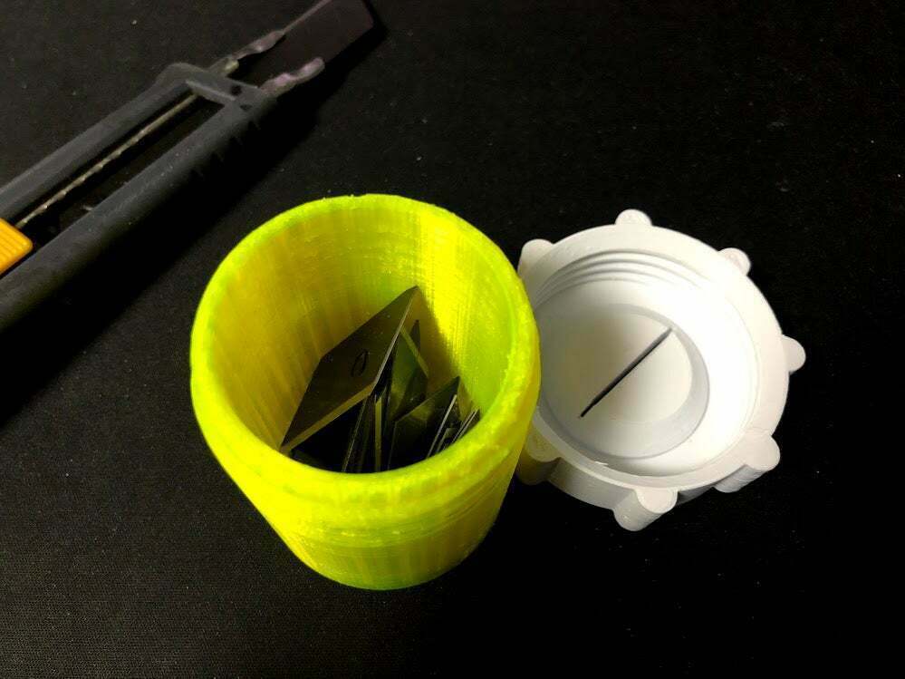 Free STL file Cutter Blade Break Capsule 👽 ・Design to download and 3D ...