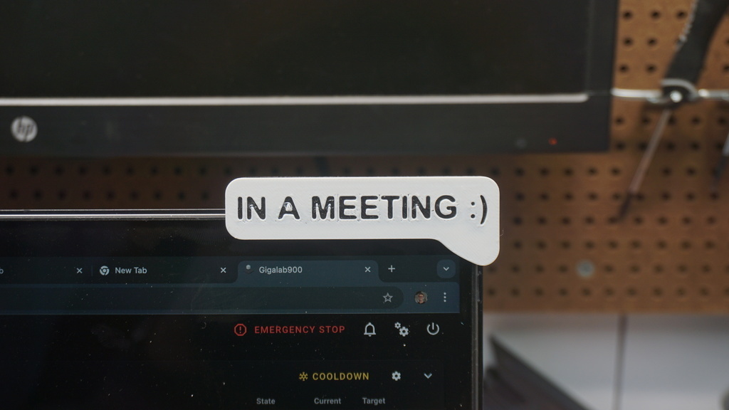 Free 3D file In a meeting :) (laptop mini sign) 💻 ・Model to download ...