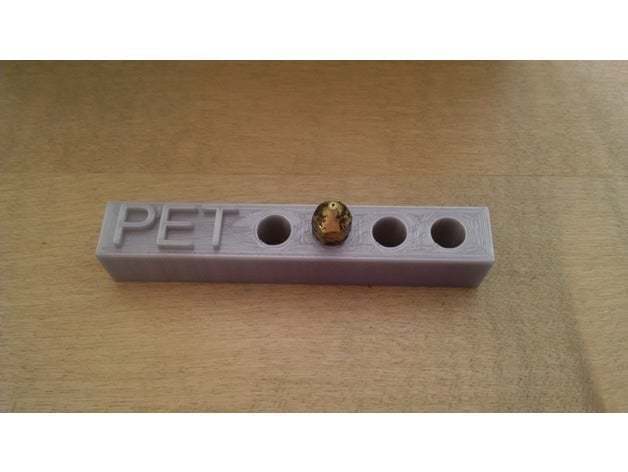 Fichier STL gratuit plaque à buses personnalisable pour les embouts Mk8 ...