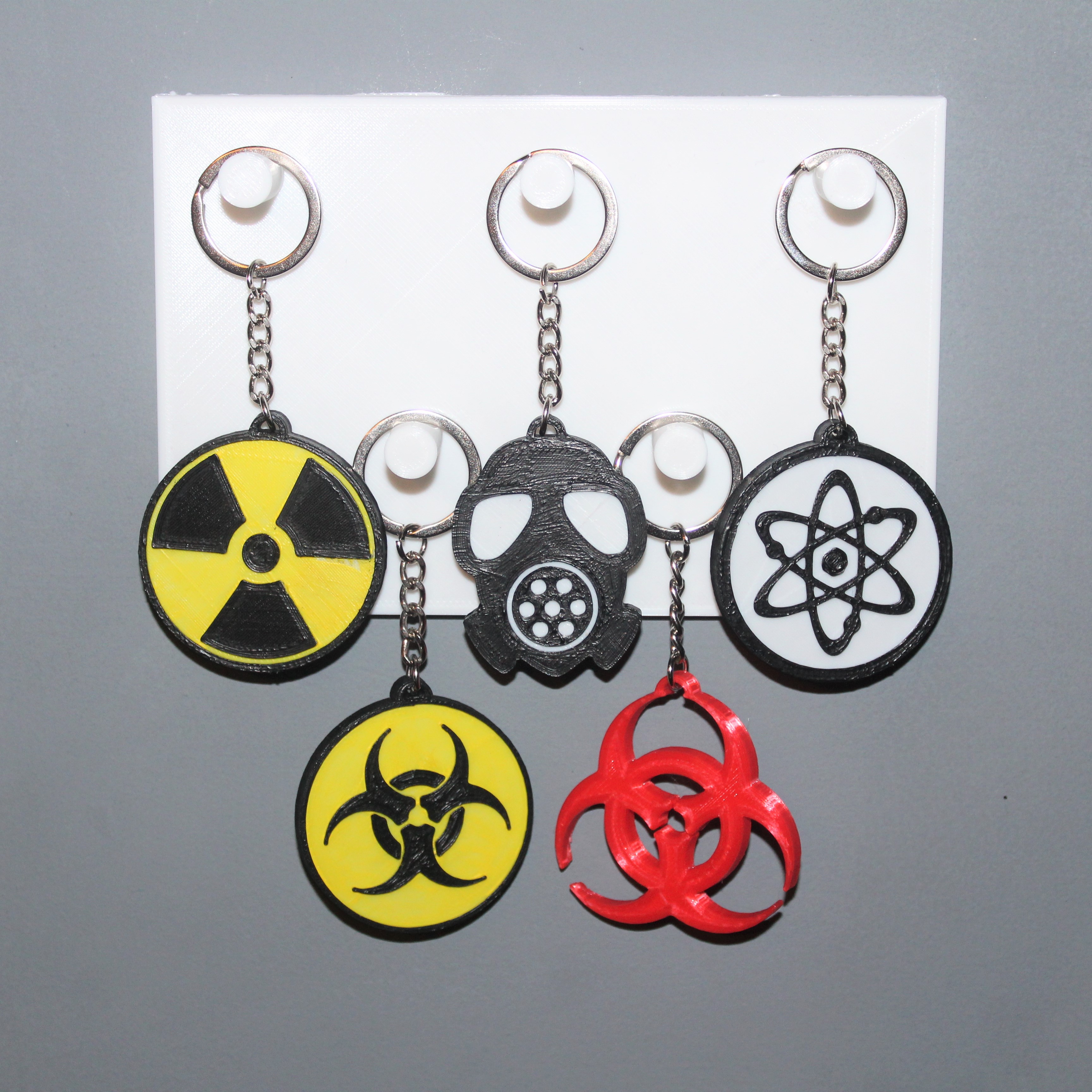 STL file 5 Keychain Nuclear 🗝️ ・3D printer model to download・Cults