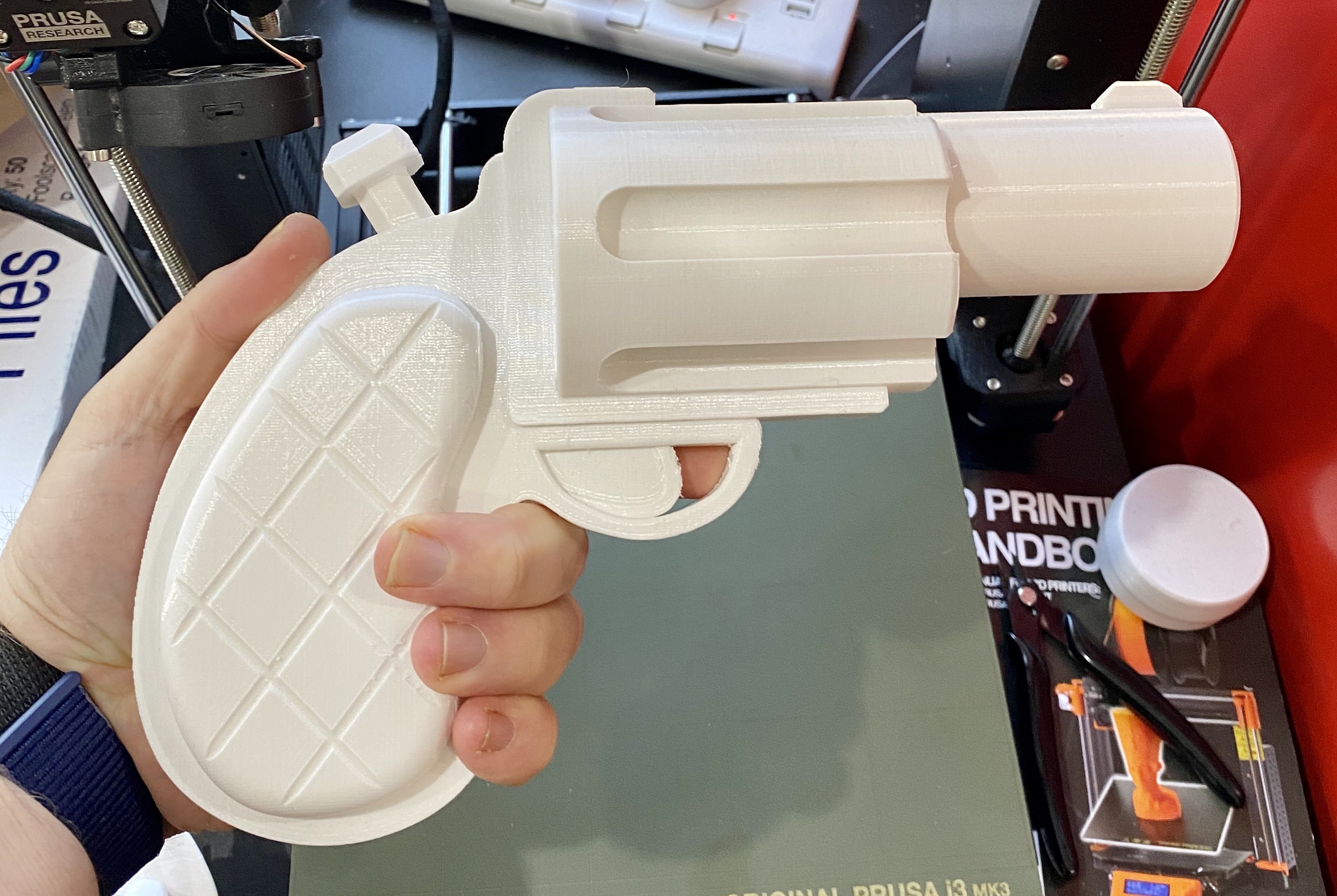 🐇 Rodger Rabbit Toon Gun and Bullets STL・ 3D File for ・Cults