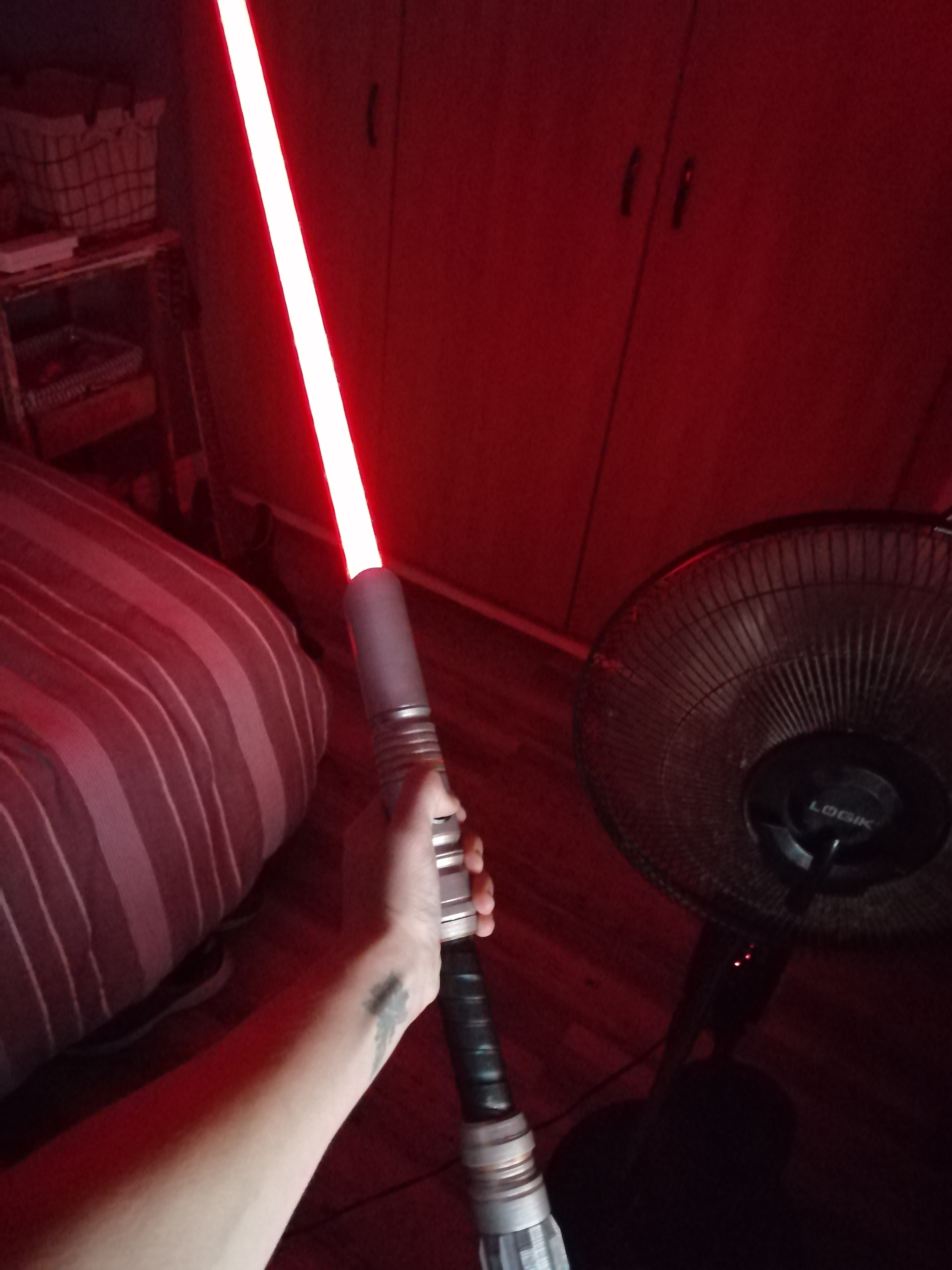 Free STL file Long hilt lightsaber with space for electronics 🛰・3D ...