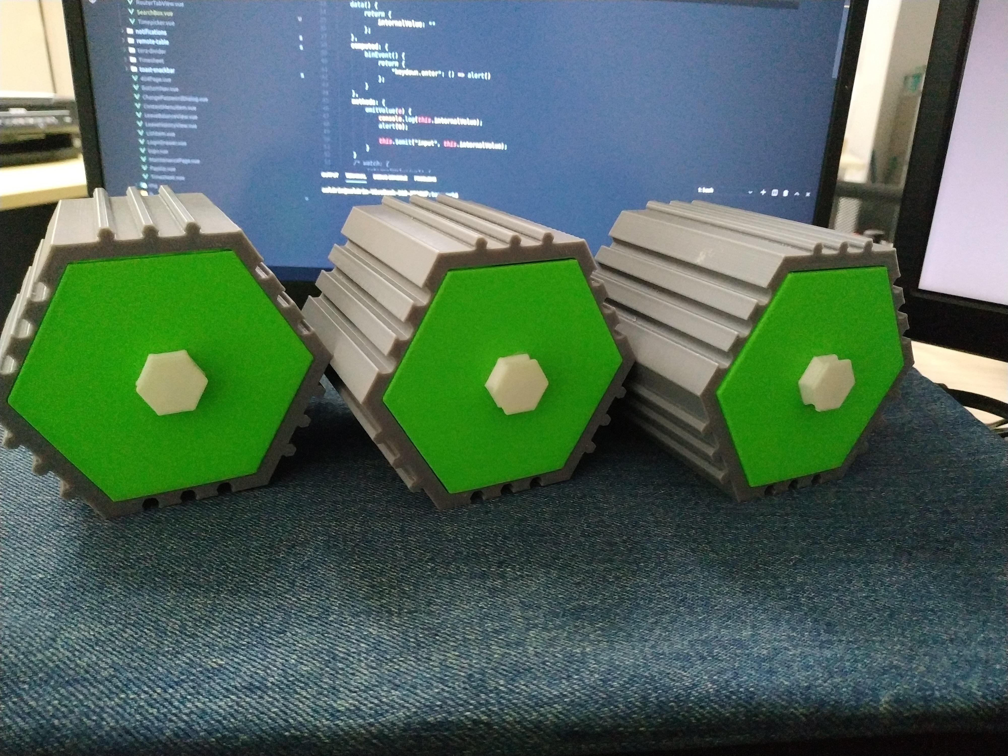 3D printable The HIVE - Modular Hex Drawers・Cults