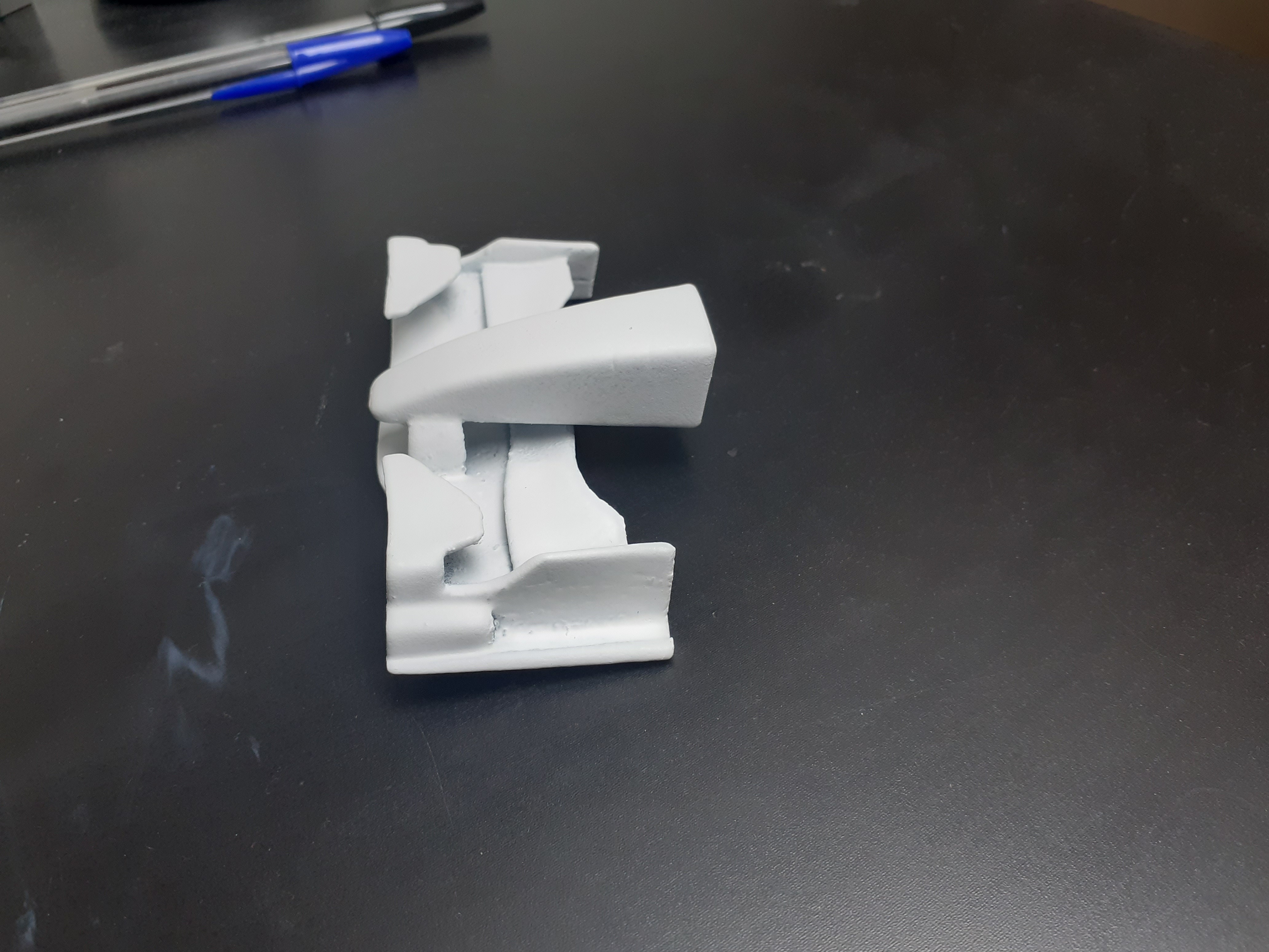 STL file Renault R26 F1 nose cone and front wing 👃・Model to download ...