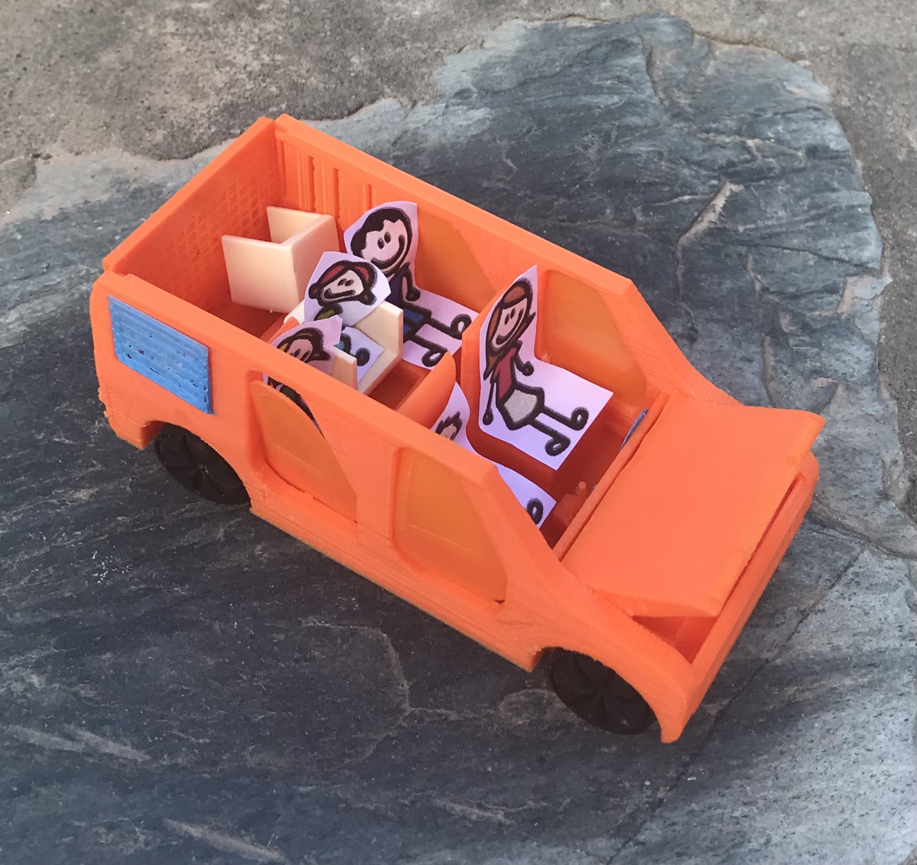 Free 3D file Family with Pet SUV Car Concept 👪 ・3D printable design to ...