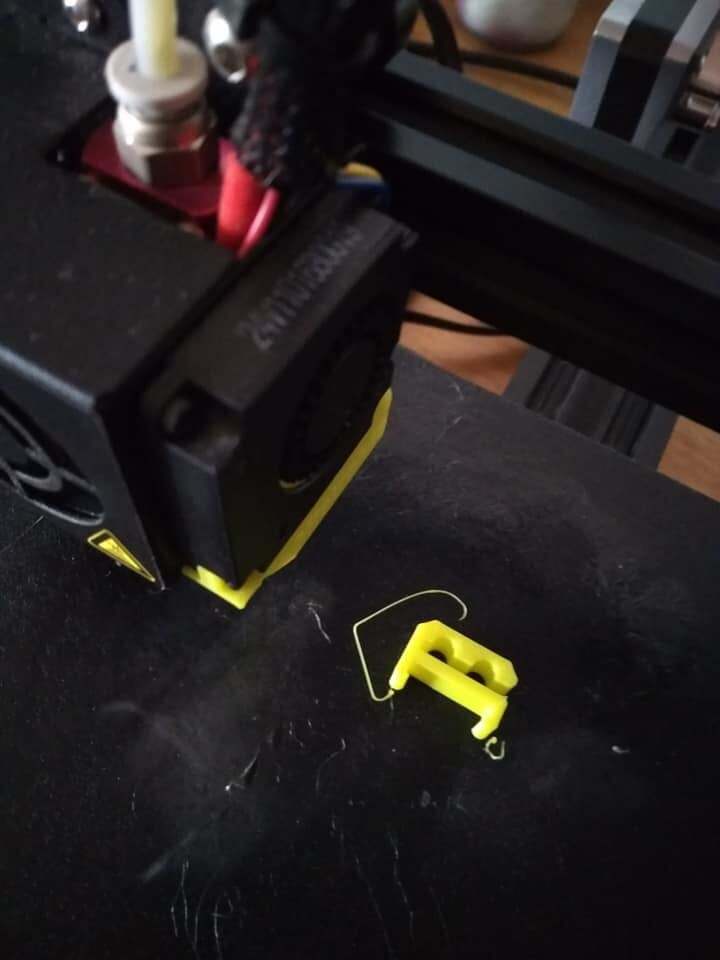 Free STL file Ender 3 Pro Power & Display wire clip 🔧 ・Template to ...