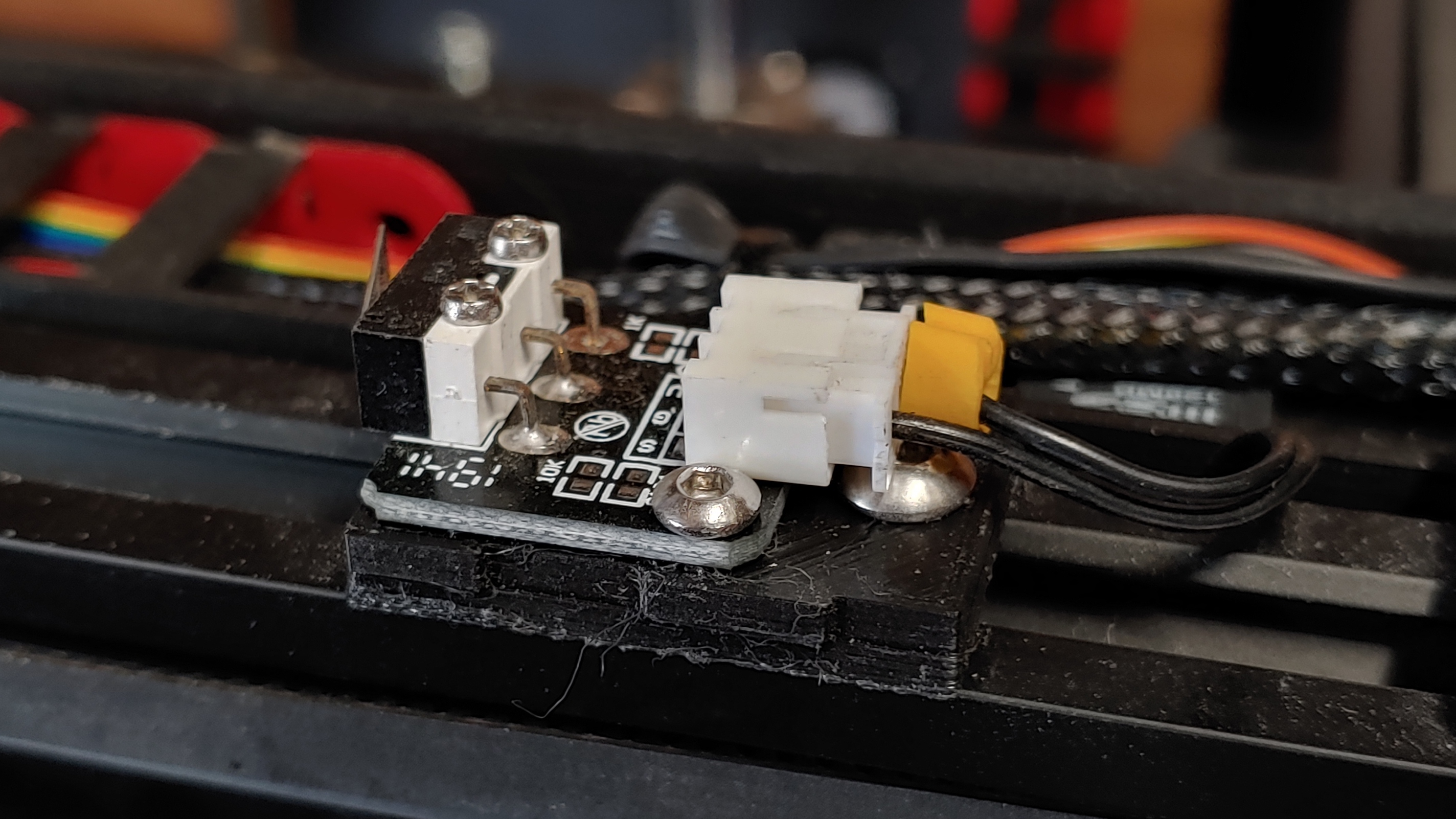 Free STL file Ender Y End Stop Switch Mount With Sliding Cover 🔚 ・3D ...