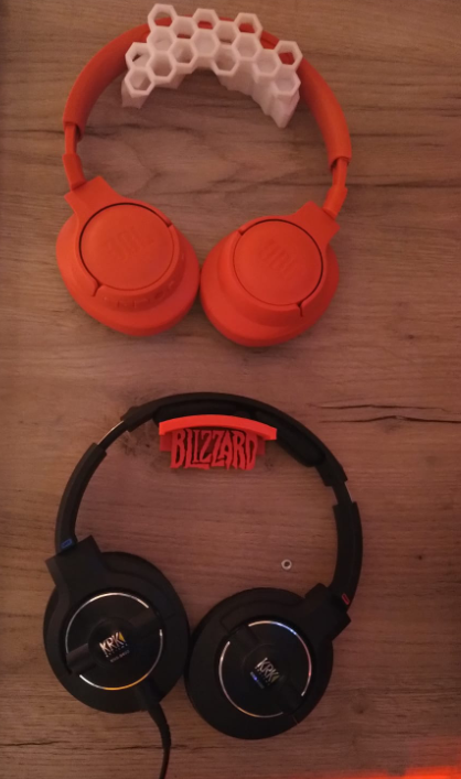 STL file Headset holder, support, blizzard 📱 ・3D print object to ...