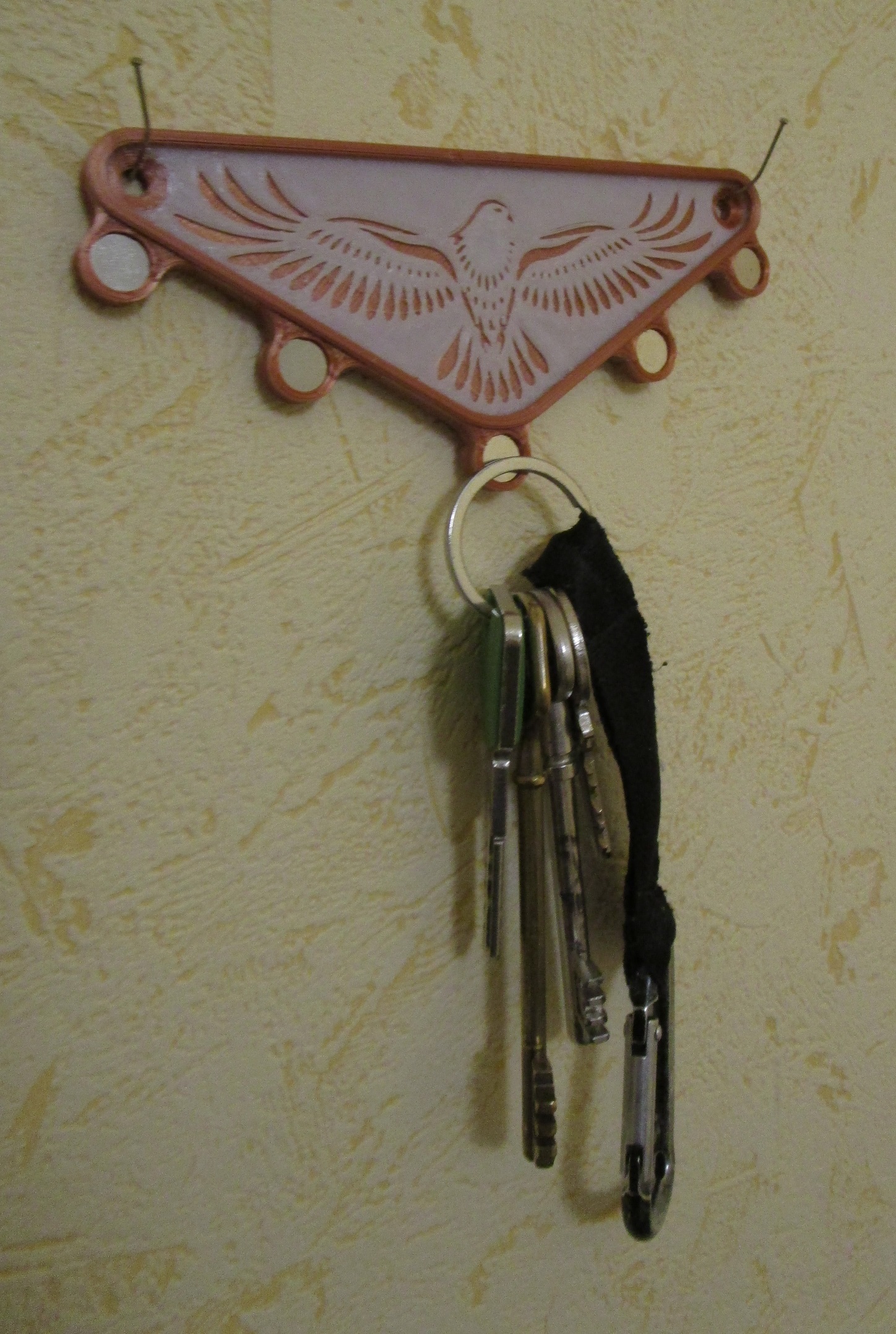 STL file Magnetic wall-mounted key ring 5 HAWKS bunches 🧲・Design to ...