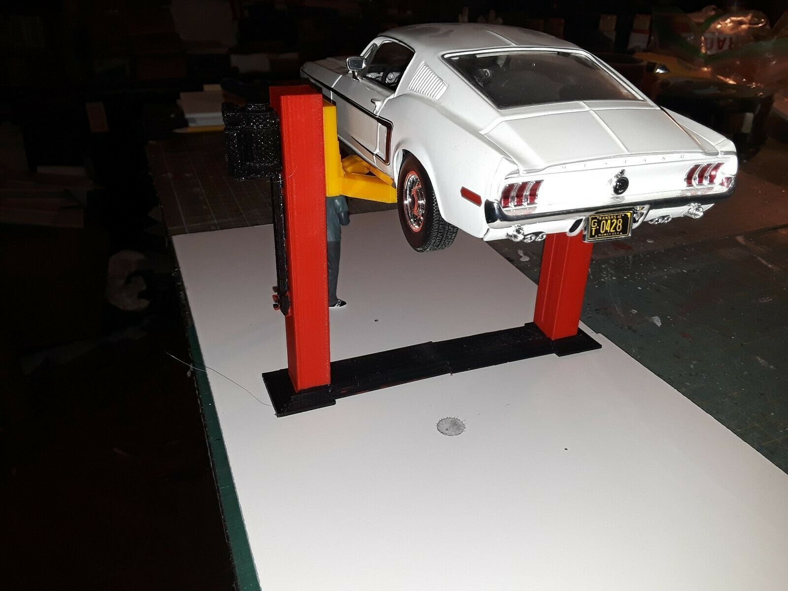 🚗 2 post car lift 1/18 scale・ STL File for ・Cults
