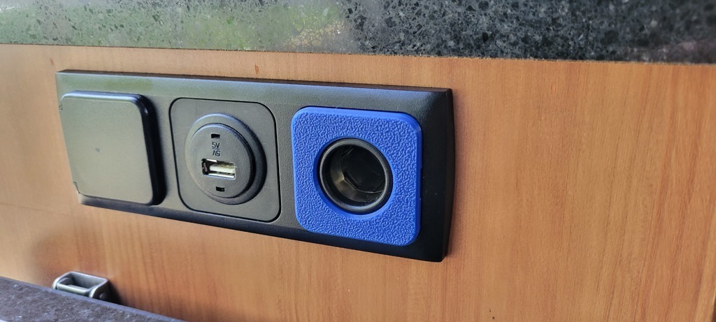 STL file Zion 12V cover Outlet 🧹 (3MF)・3D printer design to download・Cults