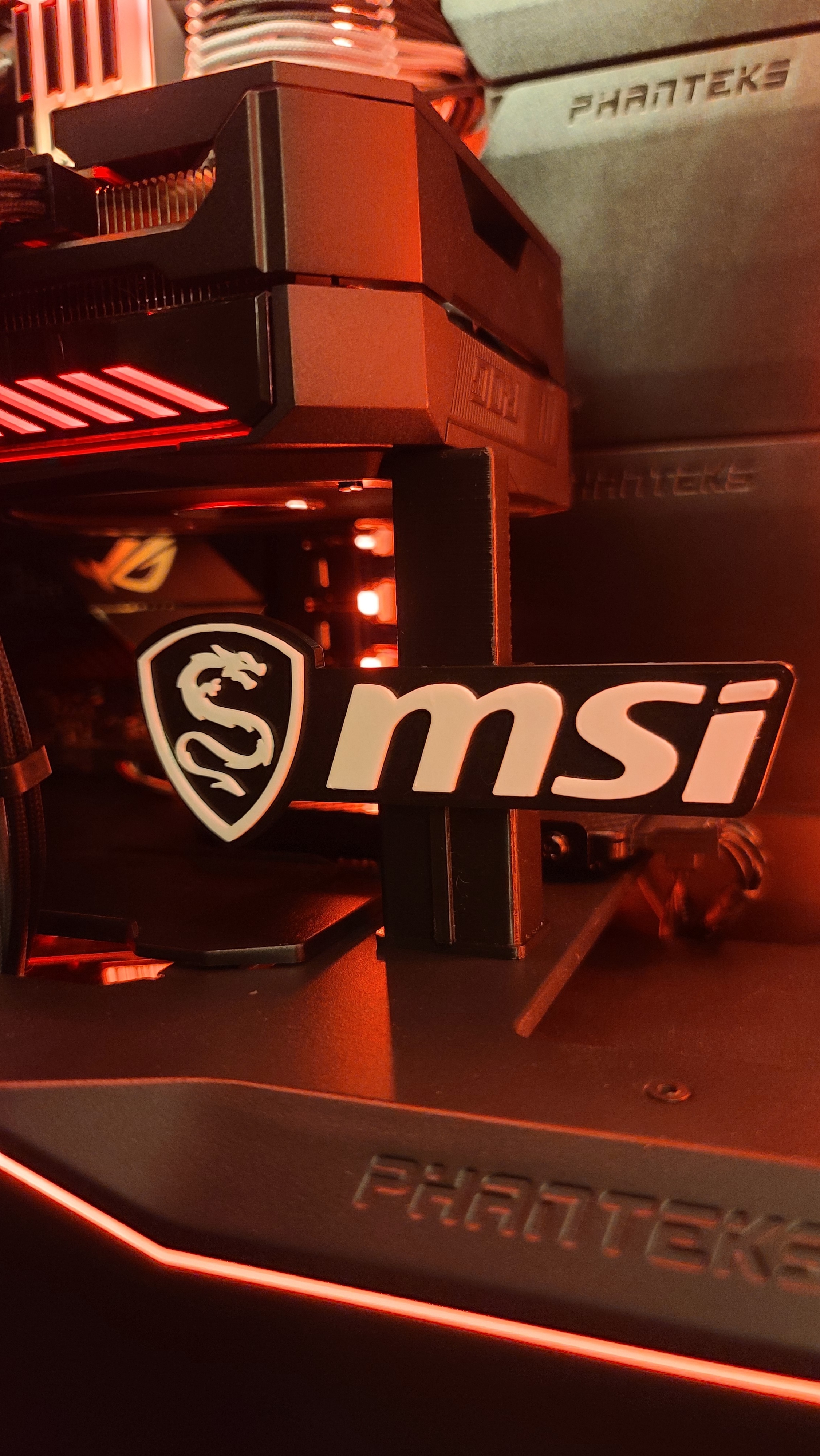 STL file Anti-Sag GPU Support Riser with Custom 3D Printed Badges ...