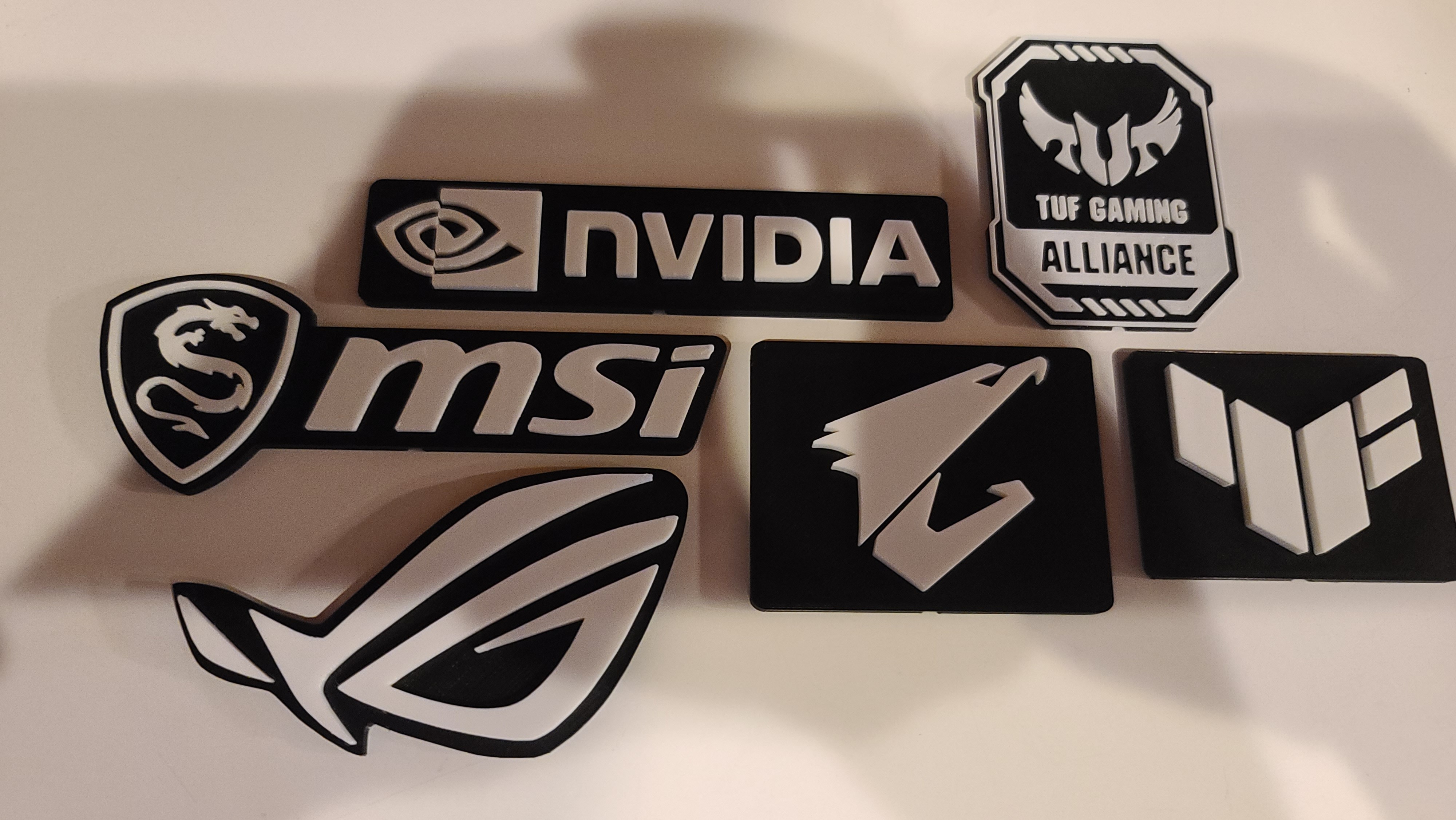 STL file Anti-Sag GPU Support Riser with Custom 3D Printed Badges ...