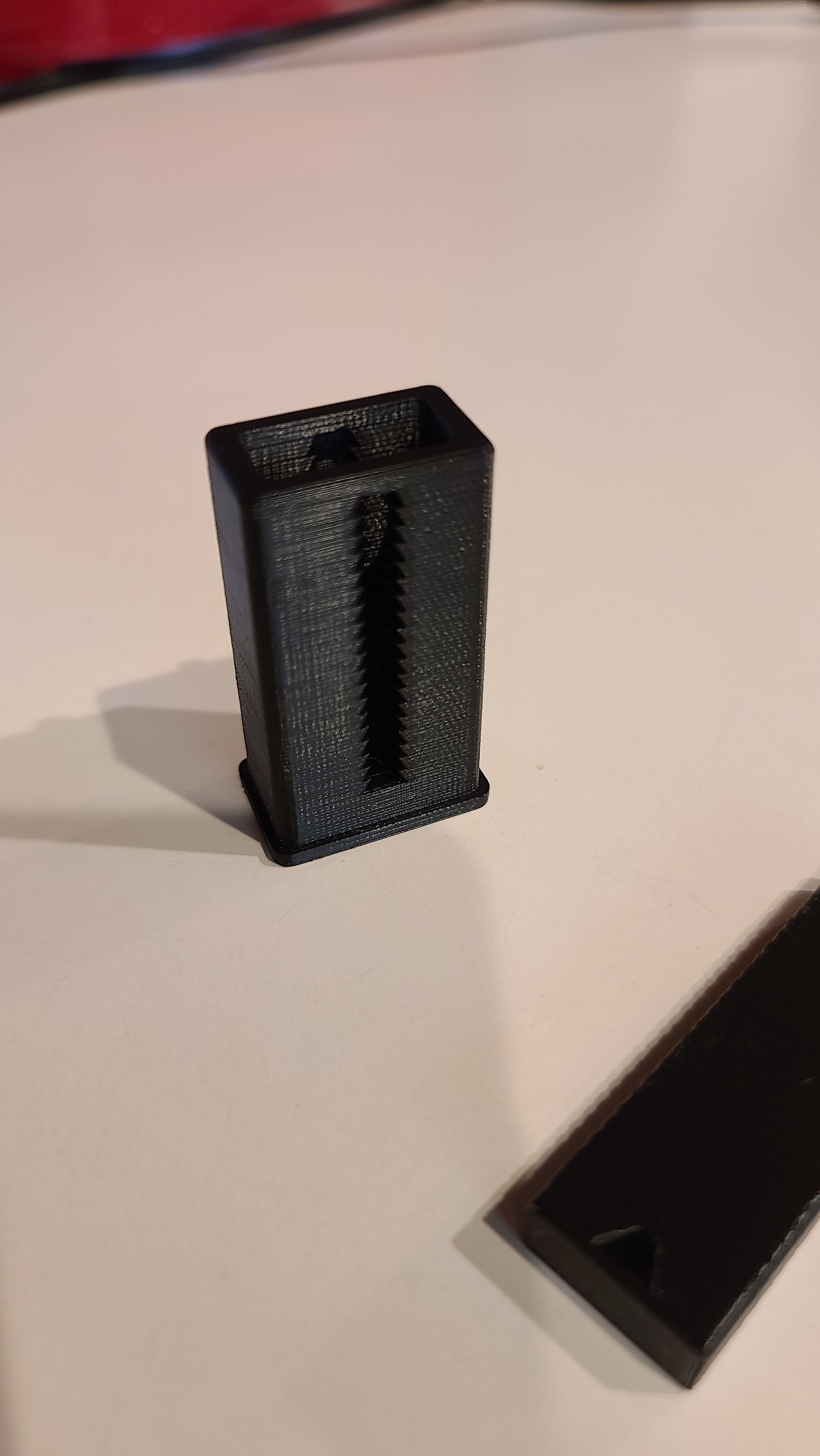 STL file Anti-Sag GPU Support Riser with Custom 3D Printed Badges ...