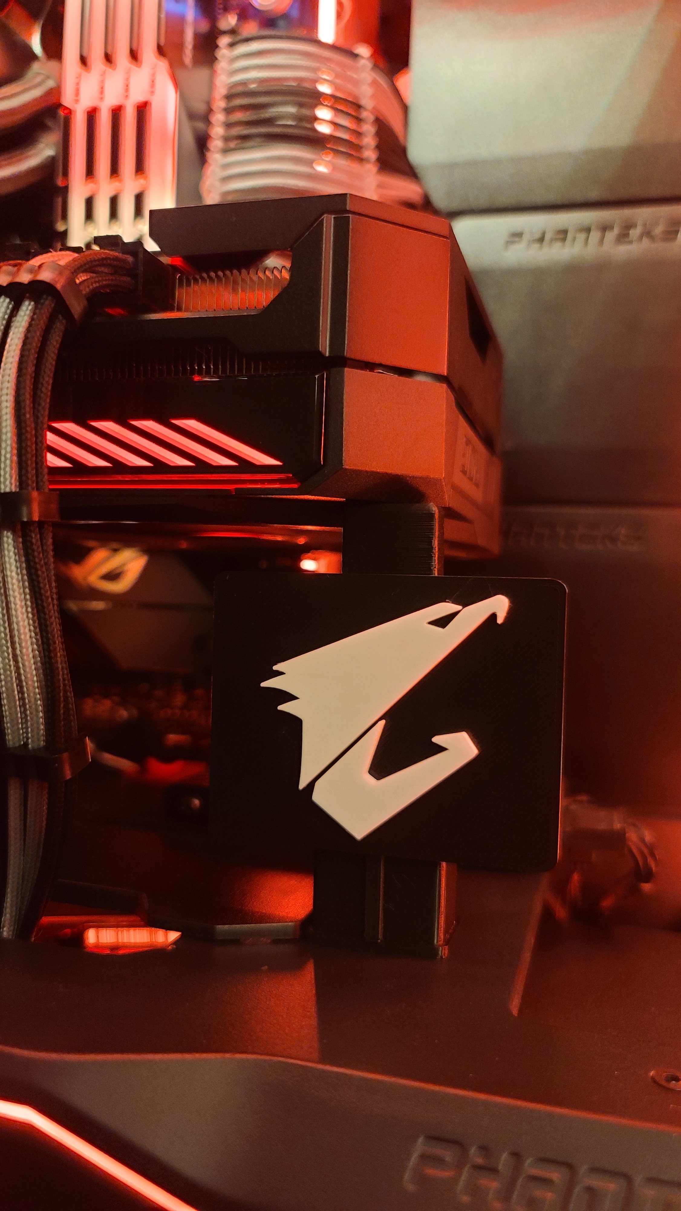 STL file Anti-Sag GPU Support Riser with Custom 3D Printed Badges ...