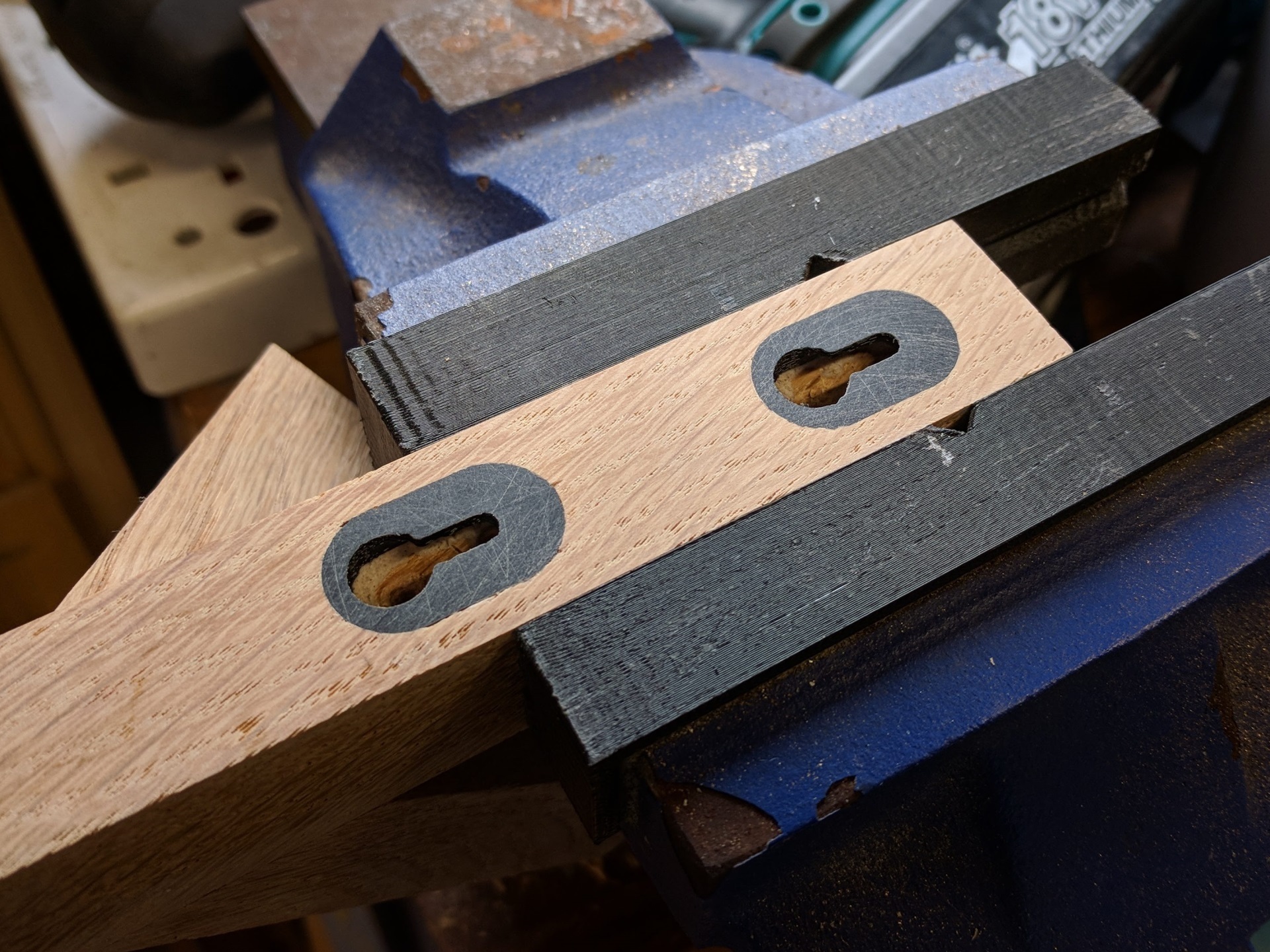 👽 Keyhole Hanger (Single & Double)・Free STL File for ・Cults