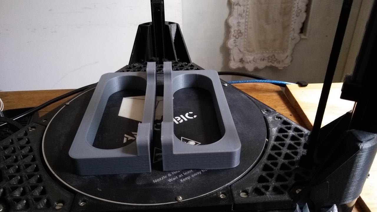 🧹 Simpler Sealant (Caulk) Tube Holder - wall mount・Free STL File for ・Cults