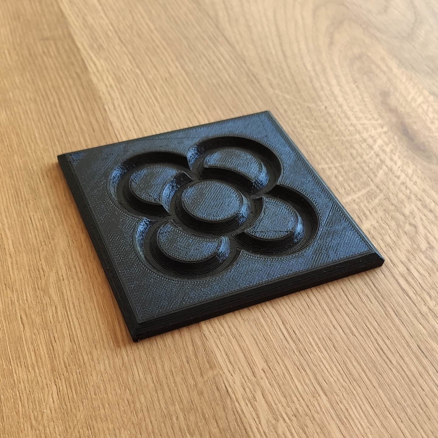 STL file Barcelona flower coaster 💐・Model to download and 3D print・Cults