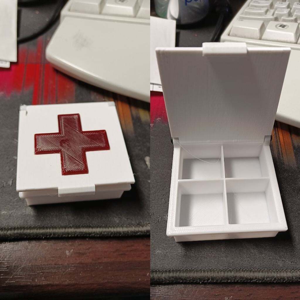 Free STL file 4 compartment Pill Box Case for travel. 💊 ・3D printer ...