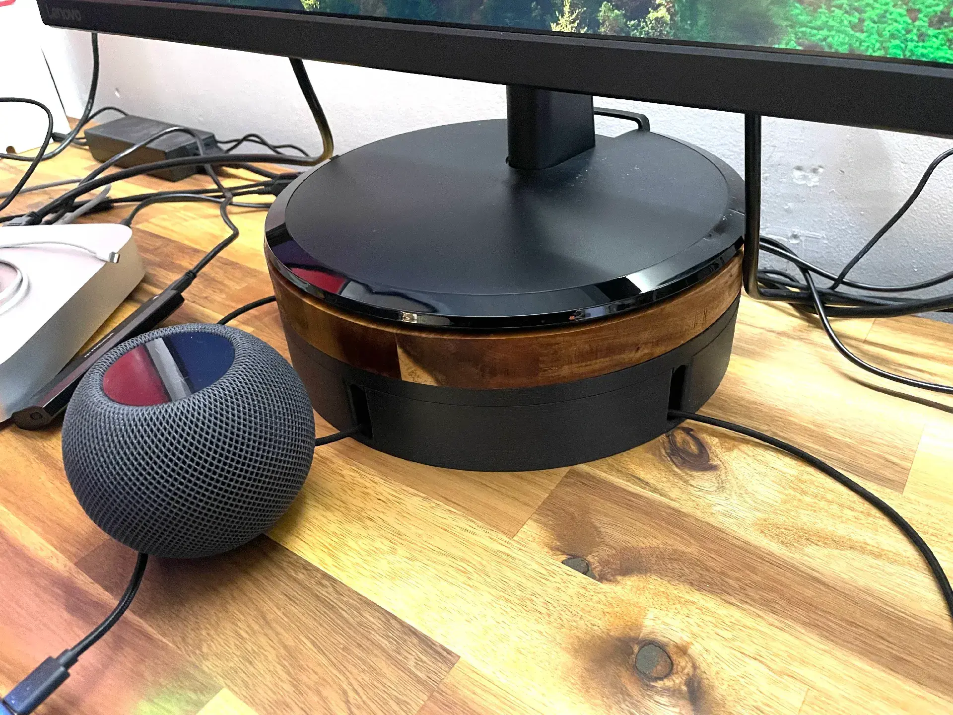 Archivo 3D gratis Monitor riser with cable management 🔌 ・Plan de la ...