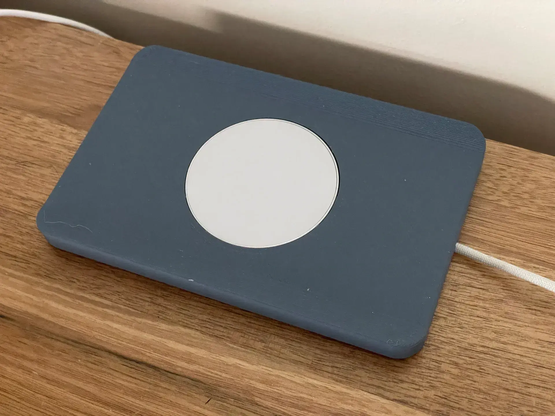 Free 3D file iPhone wireless charger base for Halolock charger. 📱 ・3D ...