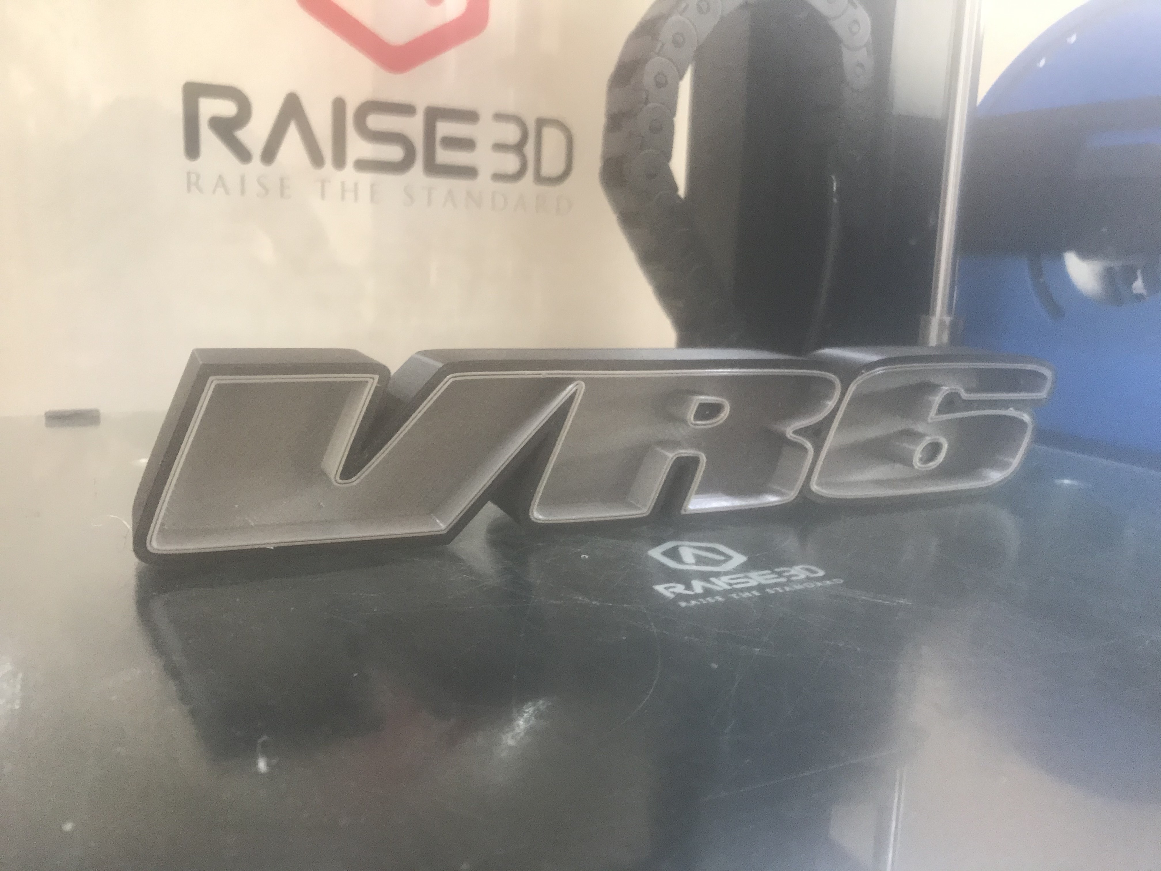 Fichier STL Logo VR6 🚗 ・Design pour impression 3D à télécharger・Cults