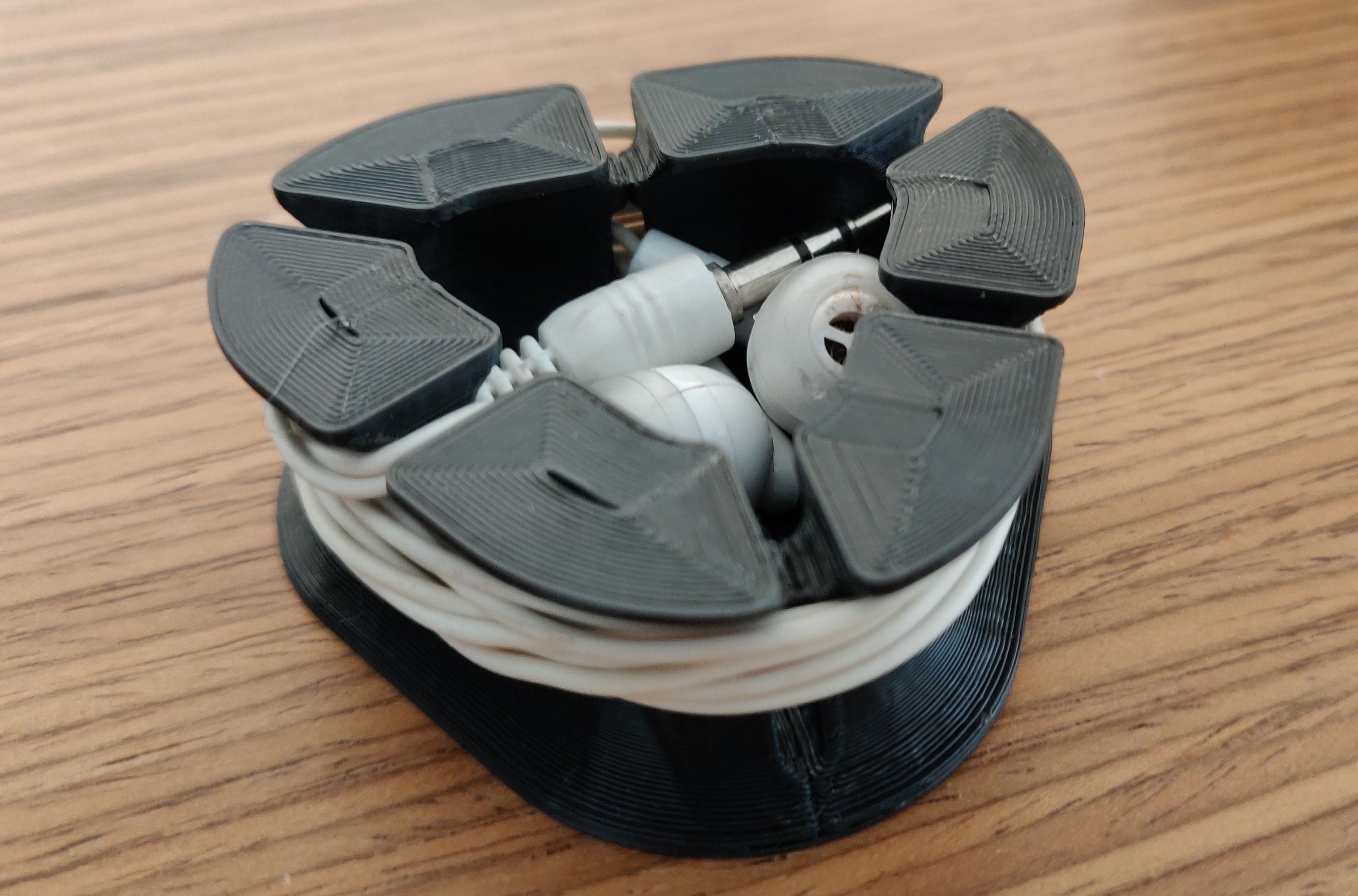 3D printable Earbud Case・Cults