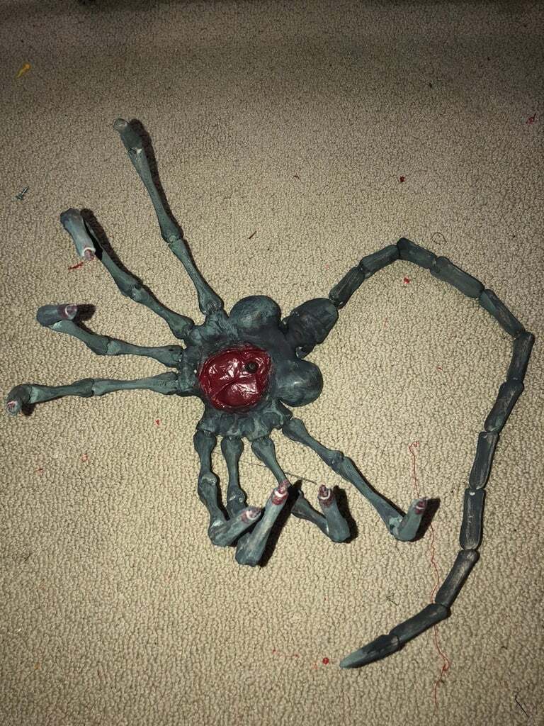 3D printing Agisis Ultimate Alien Face Hugger (40in x 23in - LIFE SIZE ...