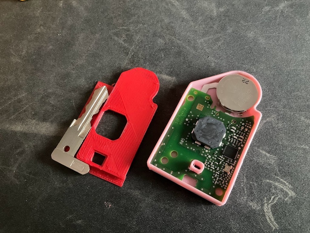 Free STL file Renault / Dacia Car CARD to small KEY 🚗・3D printable ...