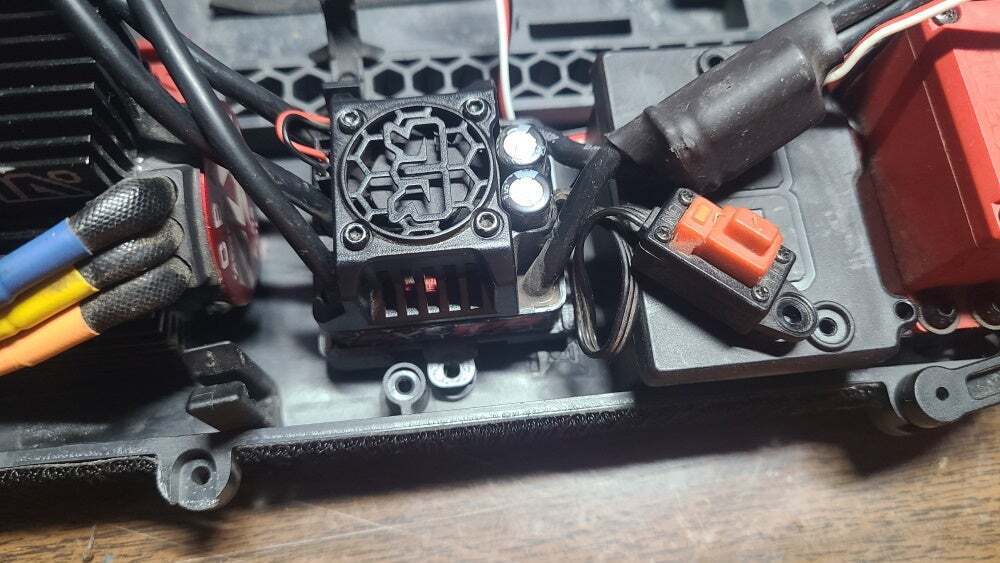 🚁 Arrma BLX100 support for 3S BLX Basis・Free STL File for ・Cults