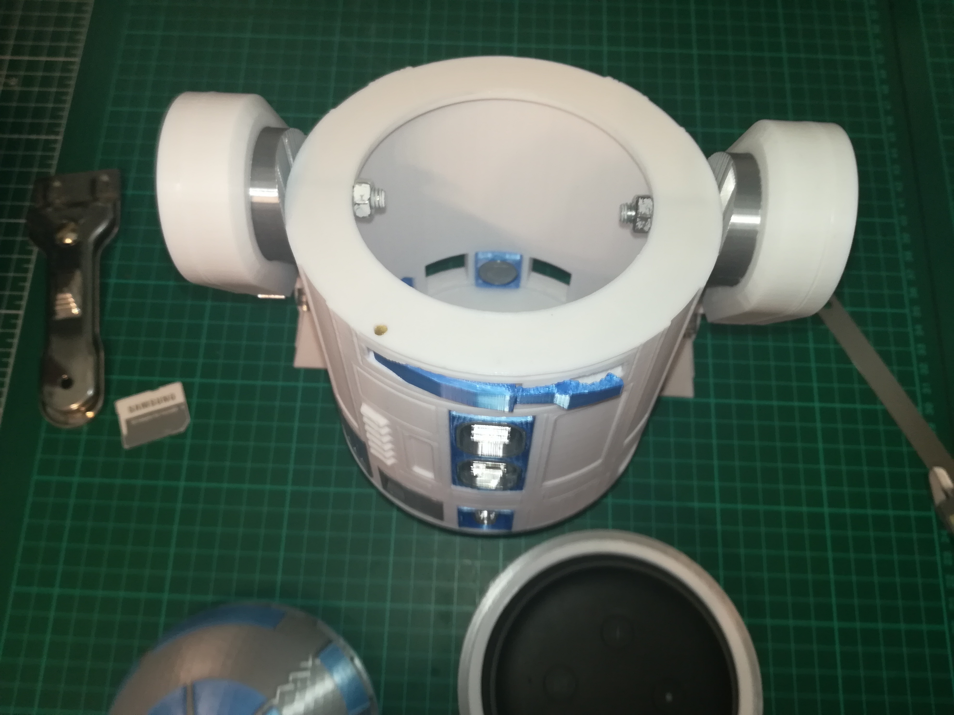 🤖 R2D2 - Echo Dot 3/4/ Google Nest Mini 2 Holder・ 3D File for 3D ...